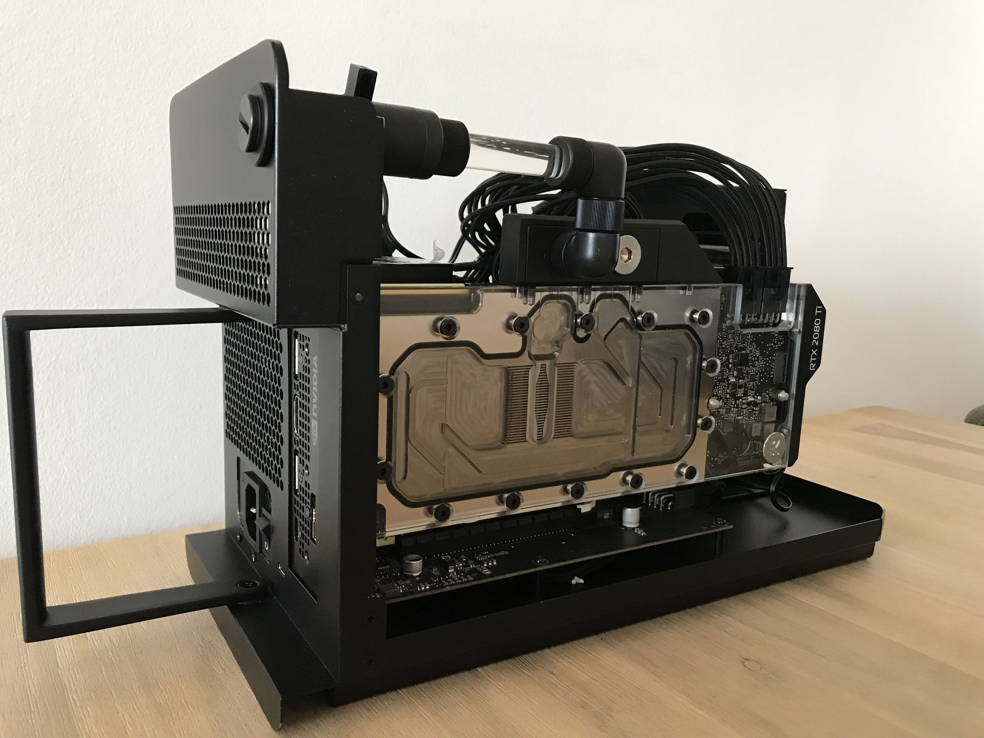 Water-cooled Razer Core X » builds.gg