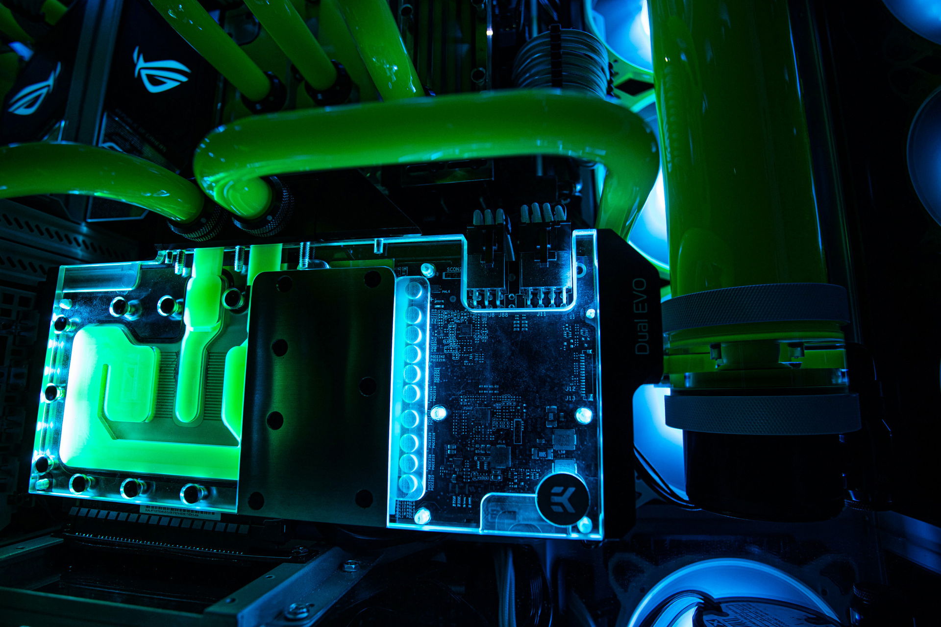 Super clean neon green build » builds.gg