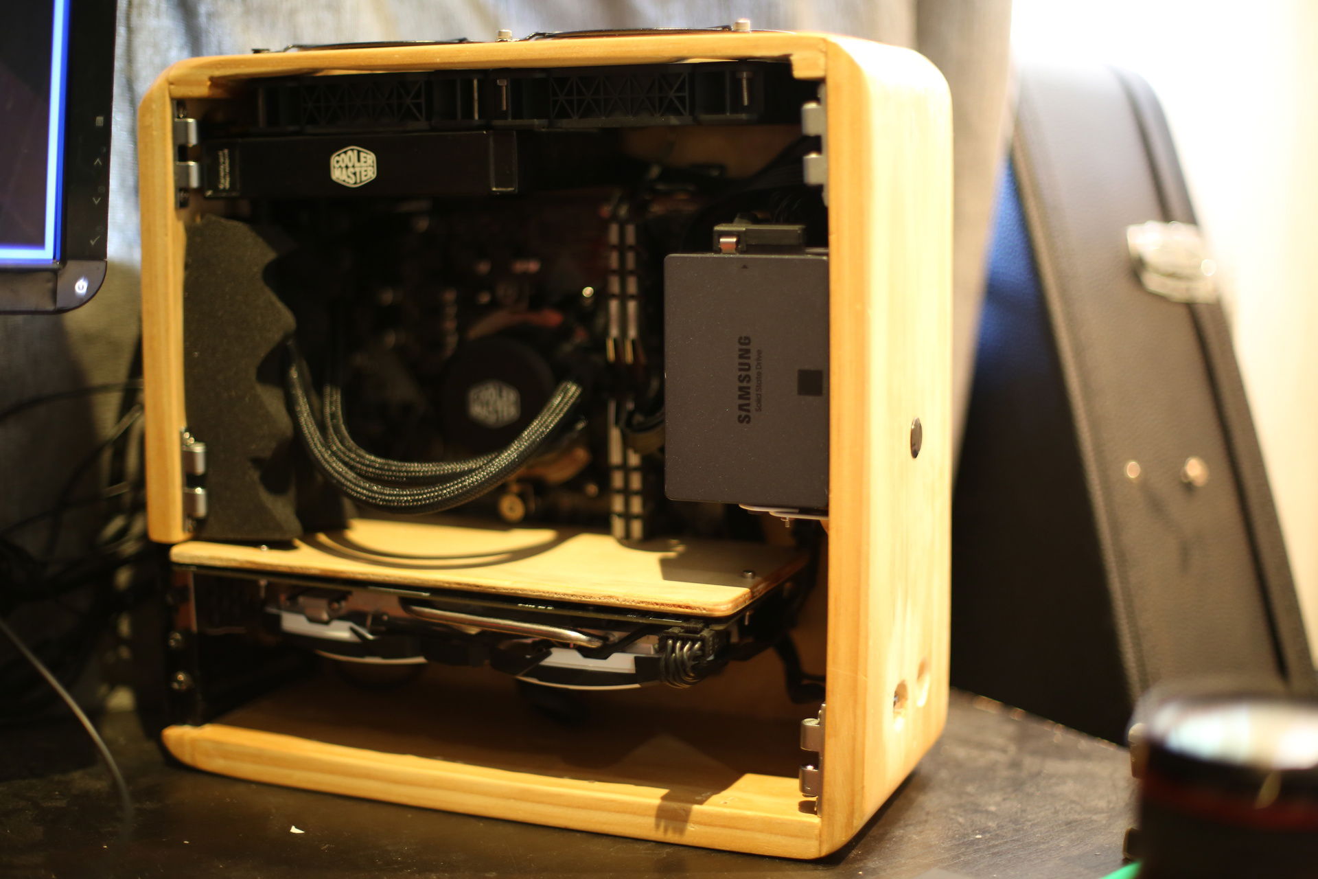 Breezy - My Custom Wood mATX Case » builds.gg