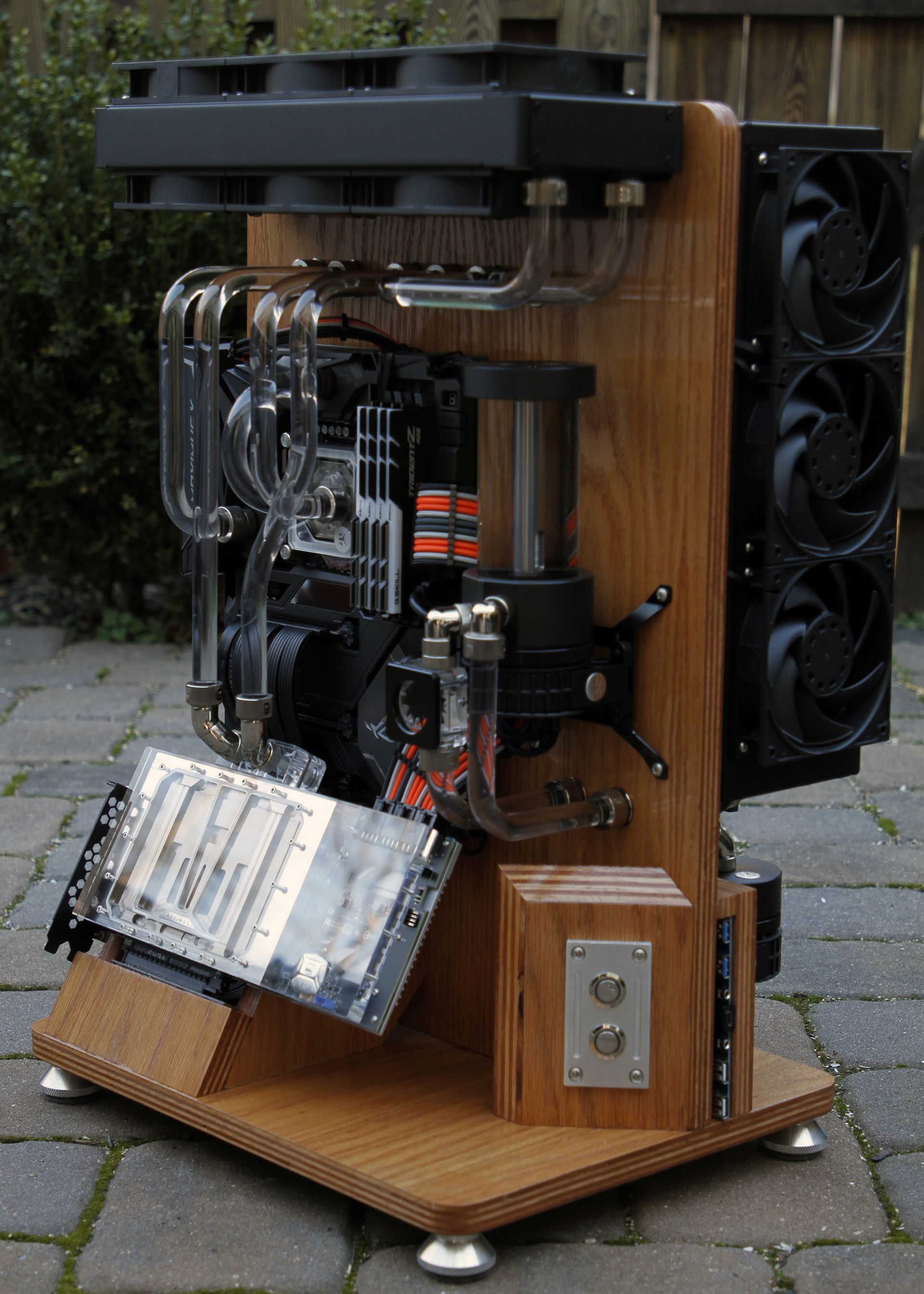 Oak Pillar - Custom Built Case » builds.gg