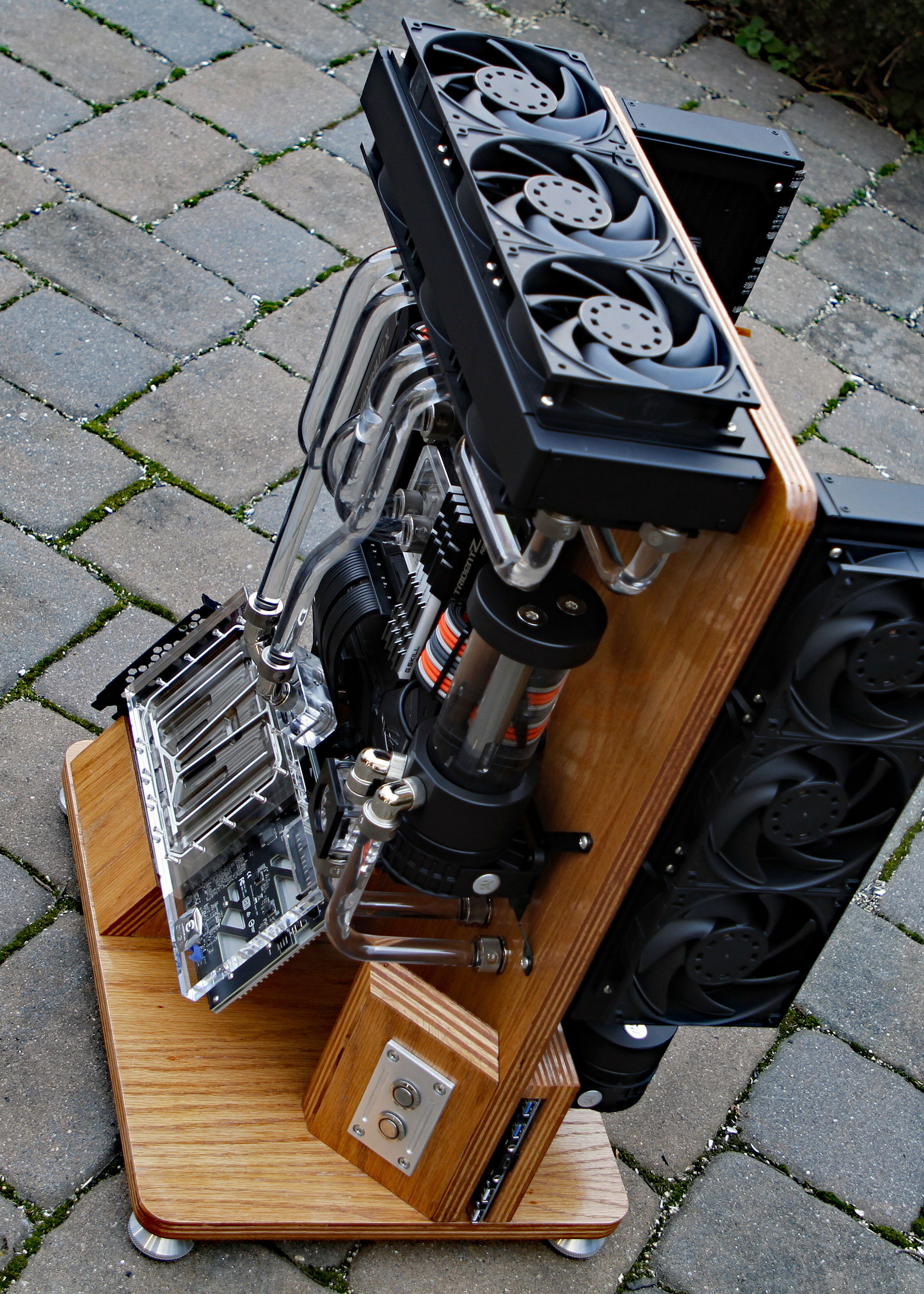 Oak Pillar - Custom Built Case » builds.gg