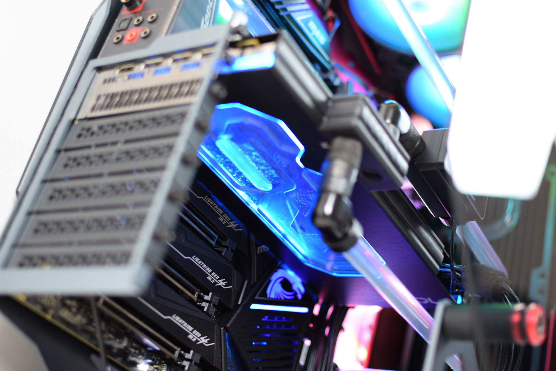 Special Edition Antec Torque Red Waterway » builds.gg