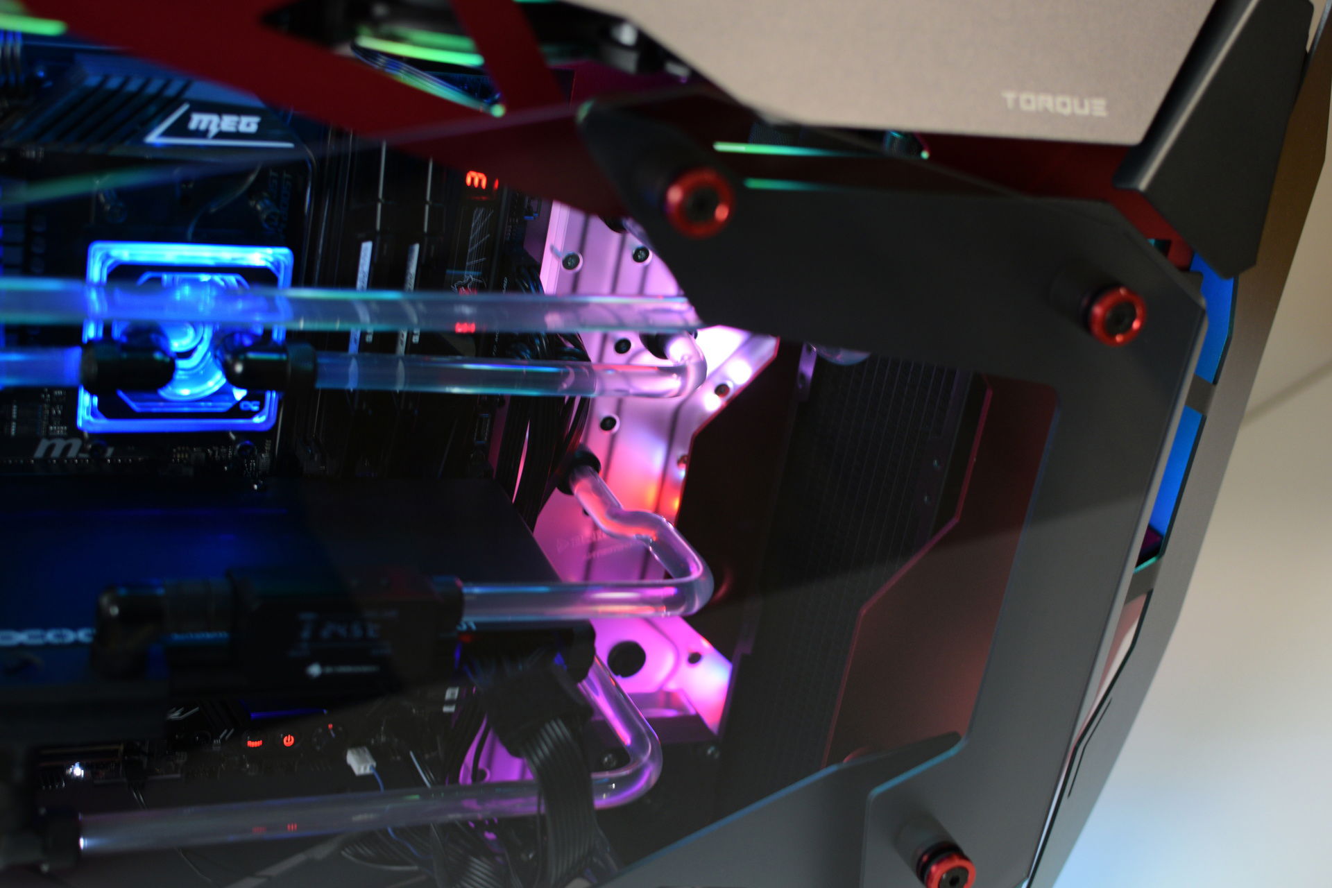 Special Edition Antec Torque Red Waterway » builds.gg