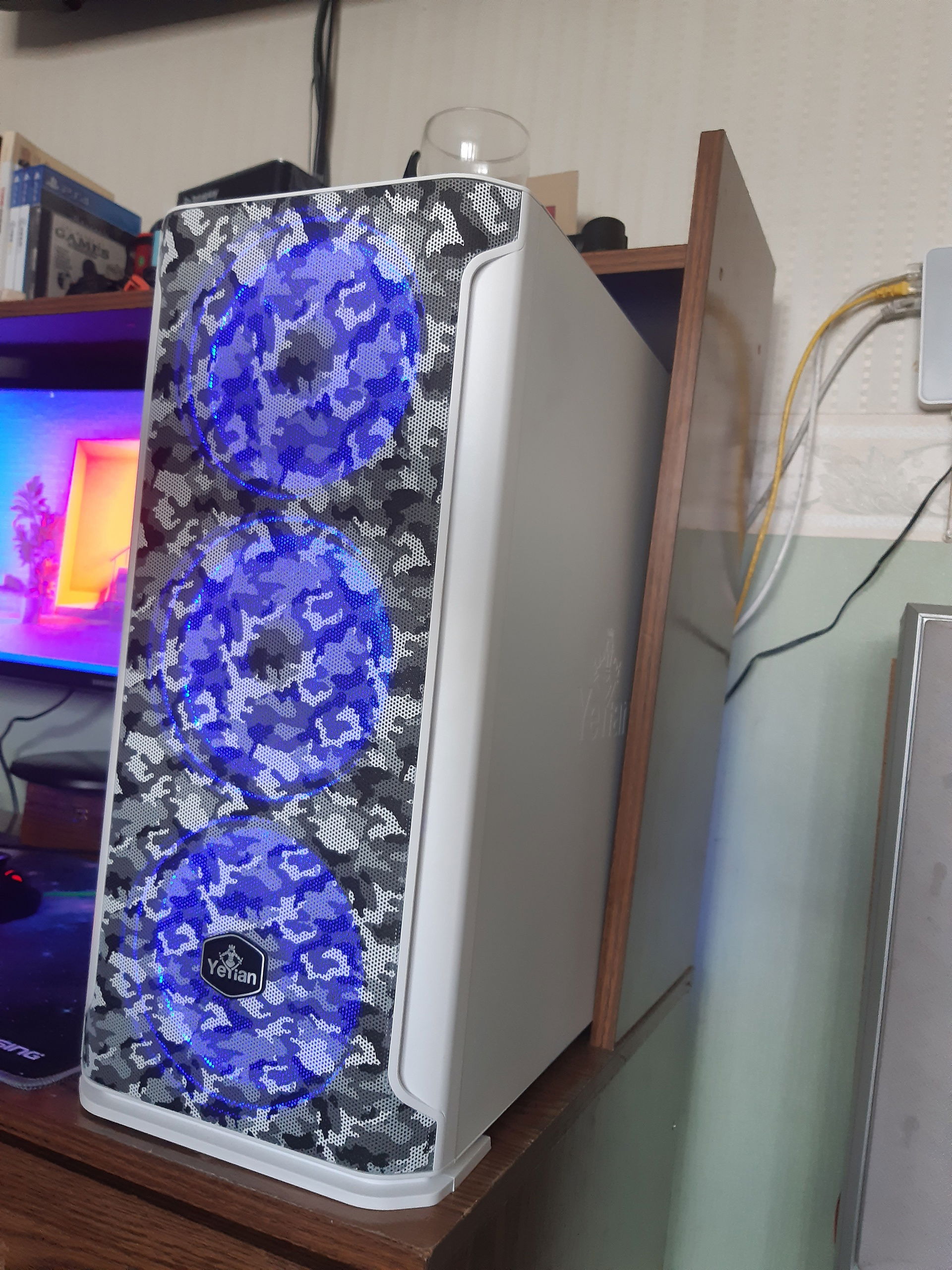 Blue Hollow Gmaing PC » builds.gg