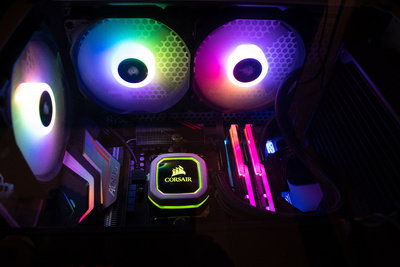 SSUPD Xhuttle White AORUS Stealth Build | Cable-less Tube-less Custom ...