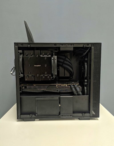 SSUPD Xhuttle White AORUS Stealth Build | Cable-less Tube-less Custom ...