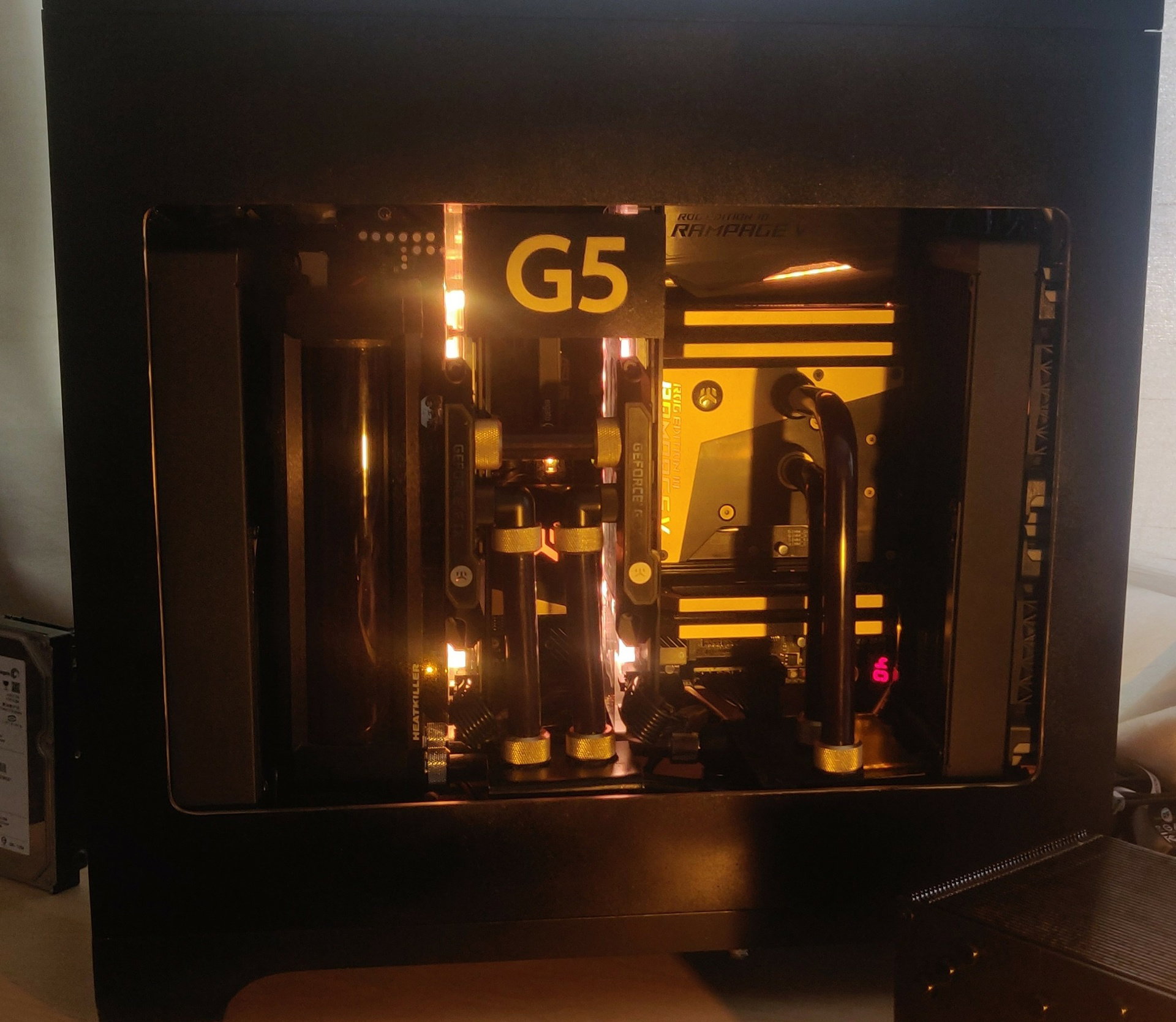 Apple Power Mac G5 Black and gold mod » builds.gg