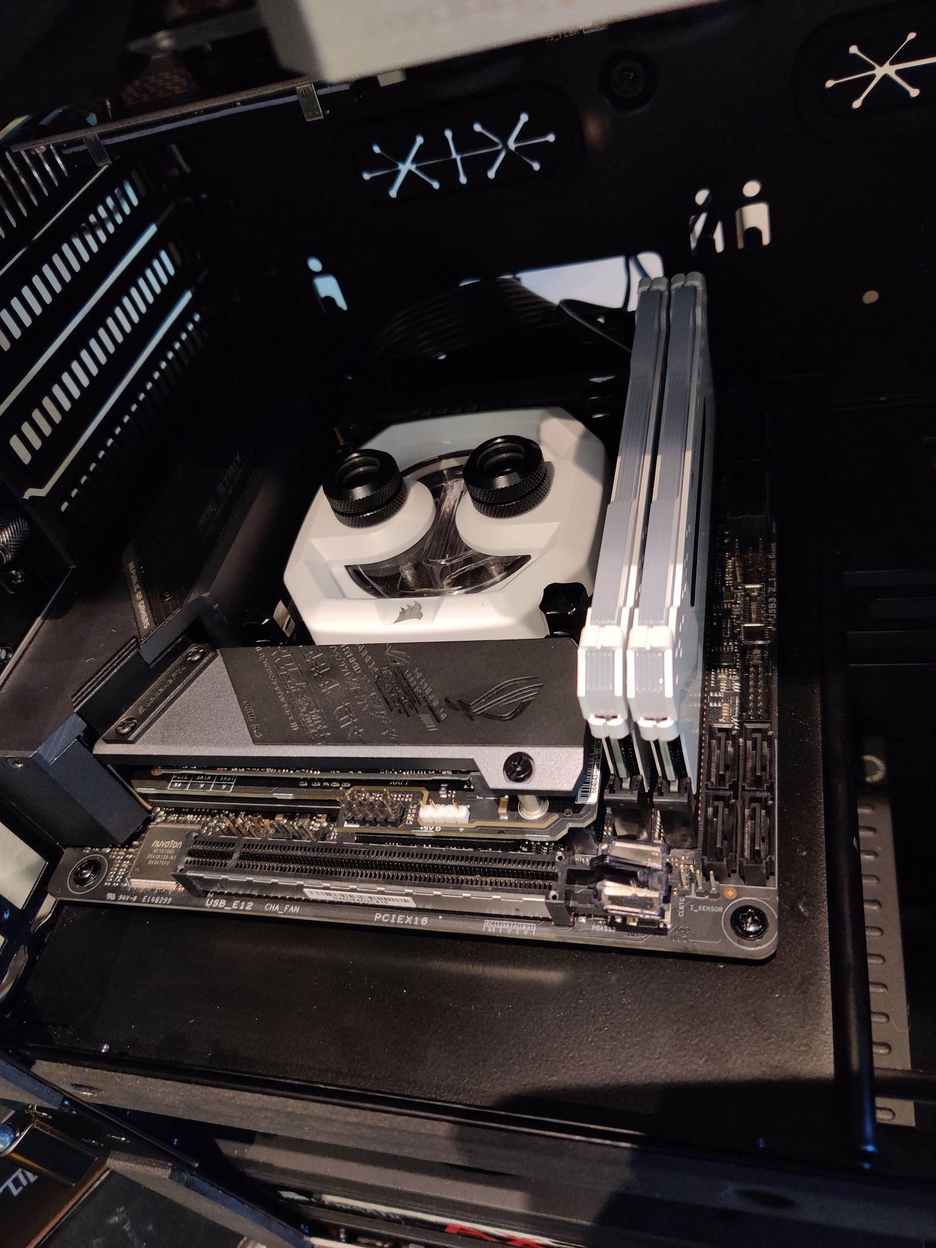 Intel 10900k and 10900x » builds.gg