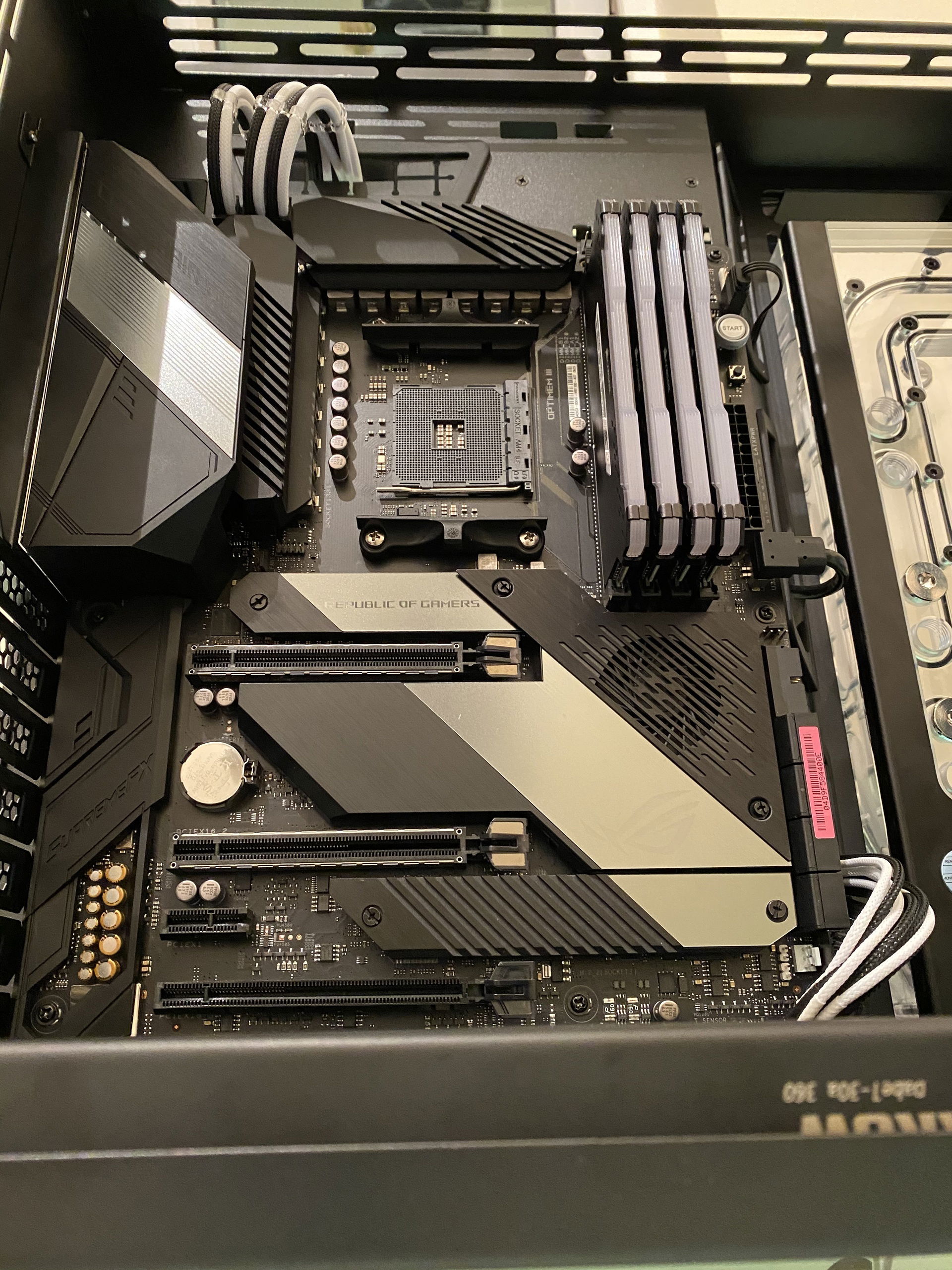 Black monster Lian li d011 » builds.gg