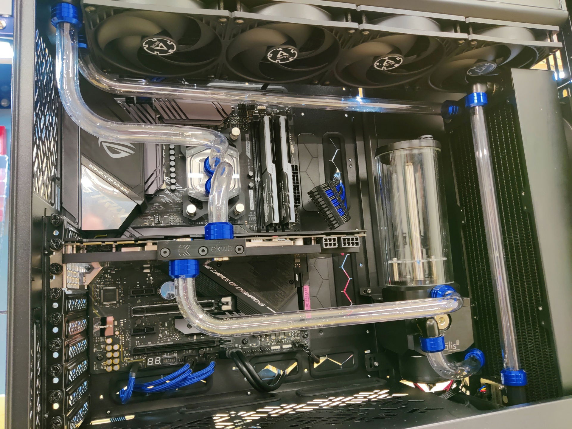 Fractal Design Define 7 XL Blue Build » builds.gg