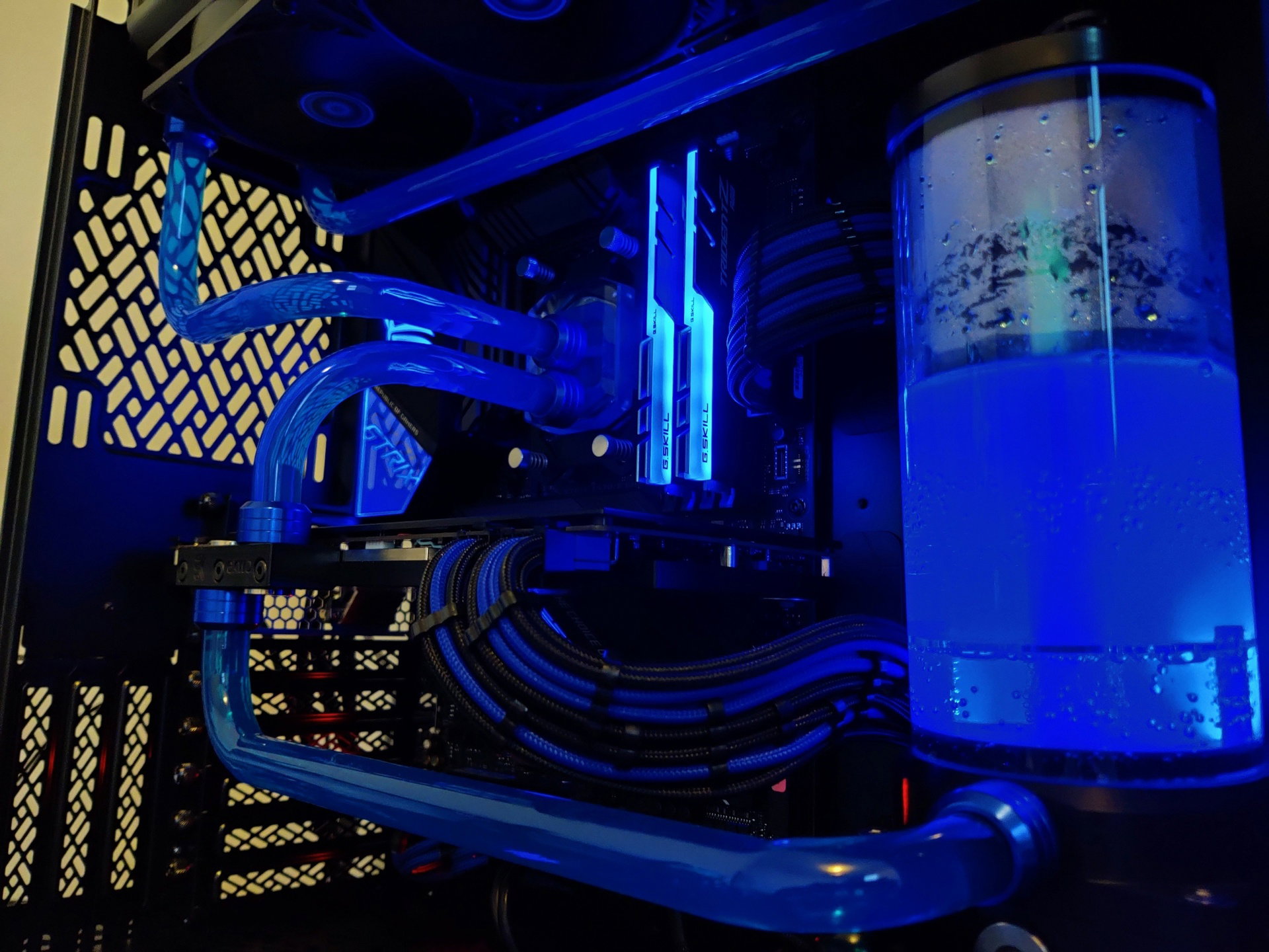 Fractal Design Define 7 XL Blue Build » builds.gg