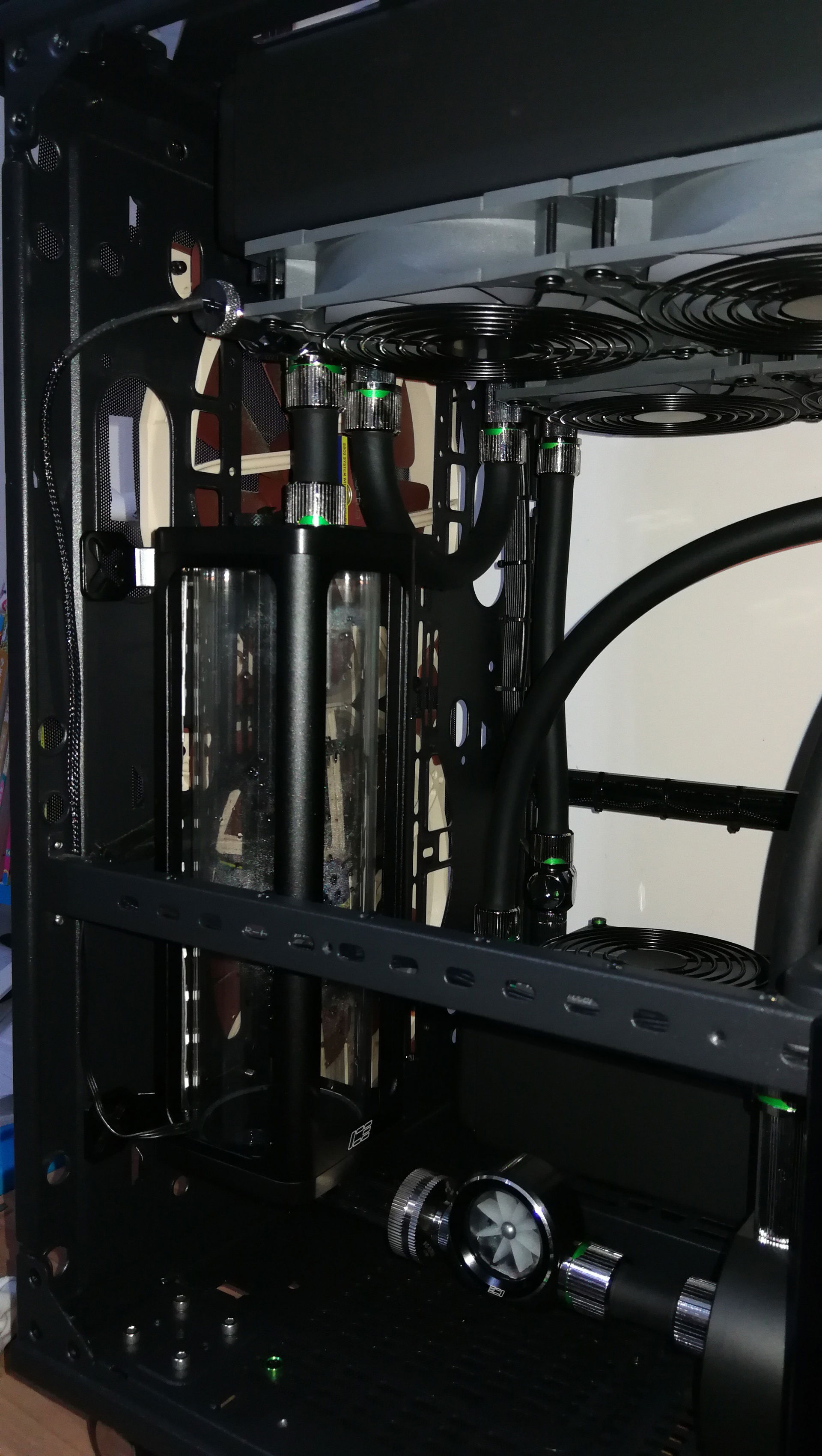 TT LEVEL 20 XT WATER COOLING » builds.gg