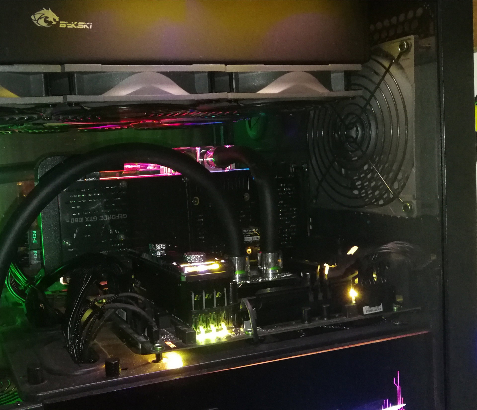 TT LEVEL 20 XT WATER COOLING » builds.gg
