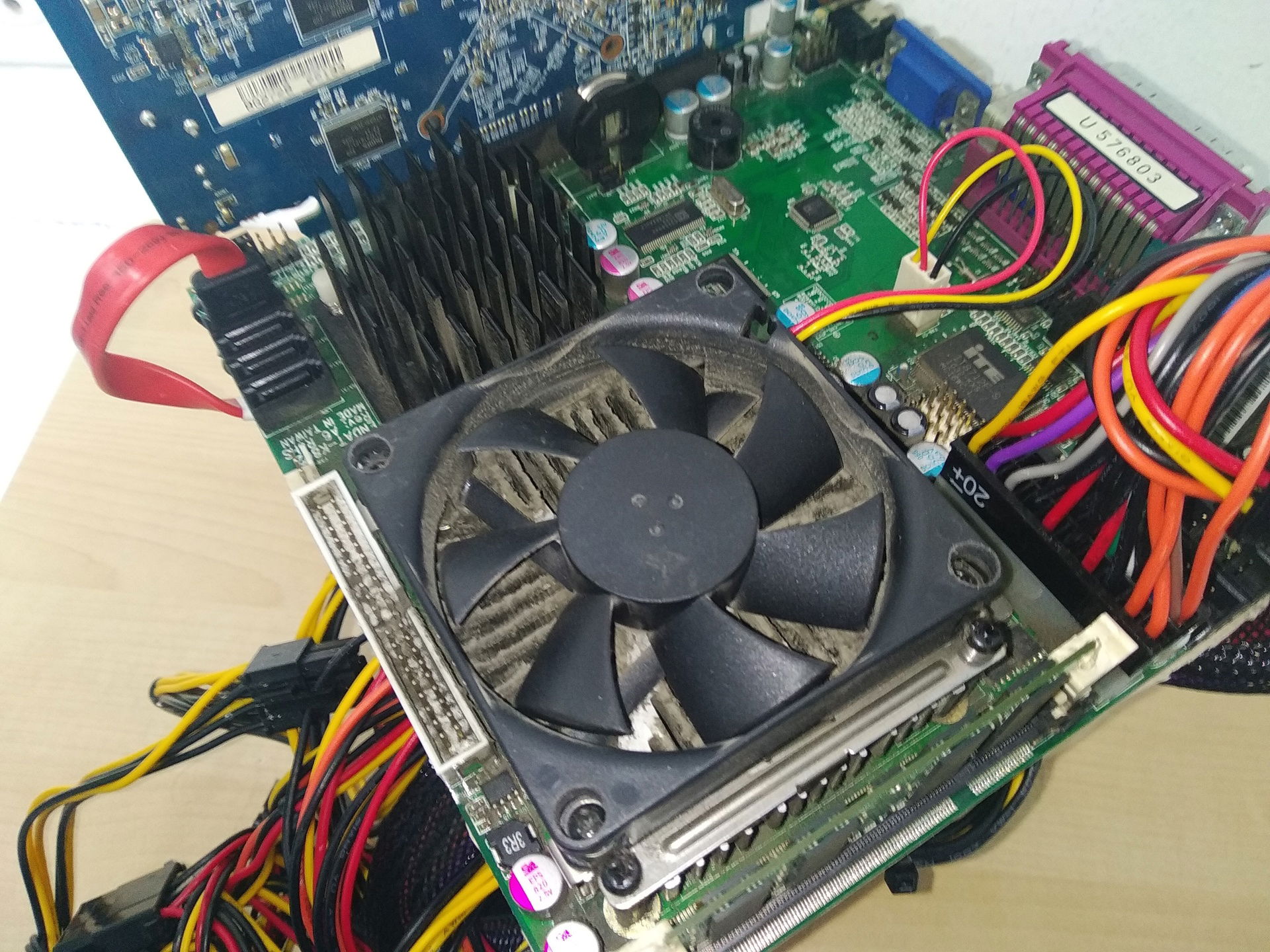 Minimalist GPU Test Bench » builds.gg