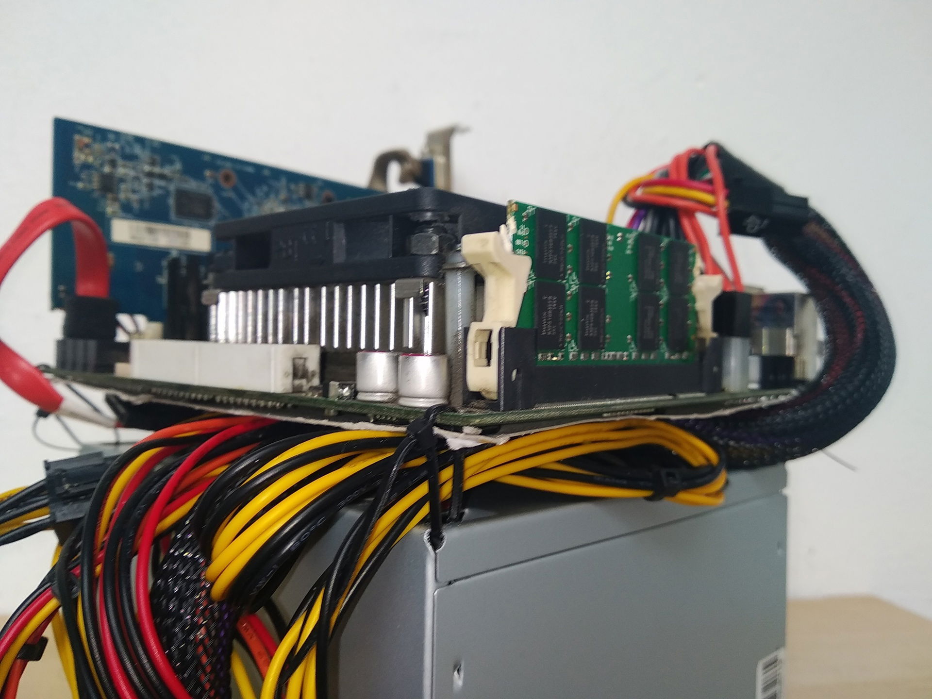 Minimalist GPU Test Bench » builds.gg