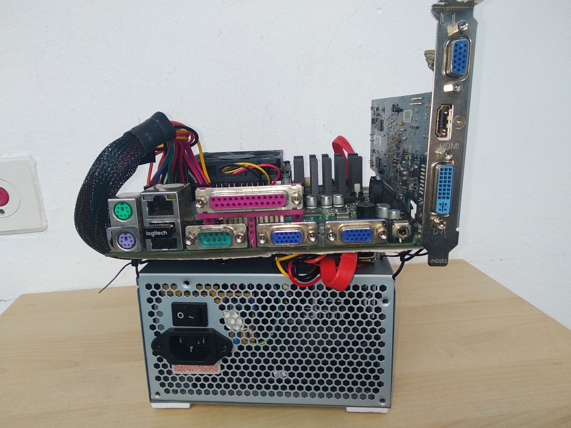 Minimalist GPU Test Bench » builds.gg