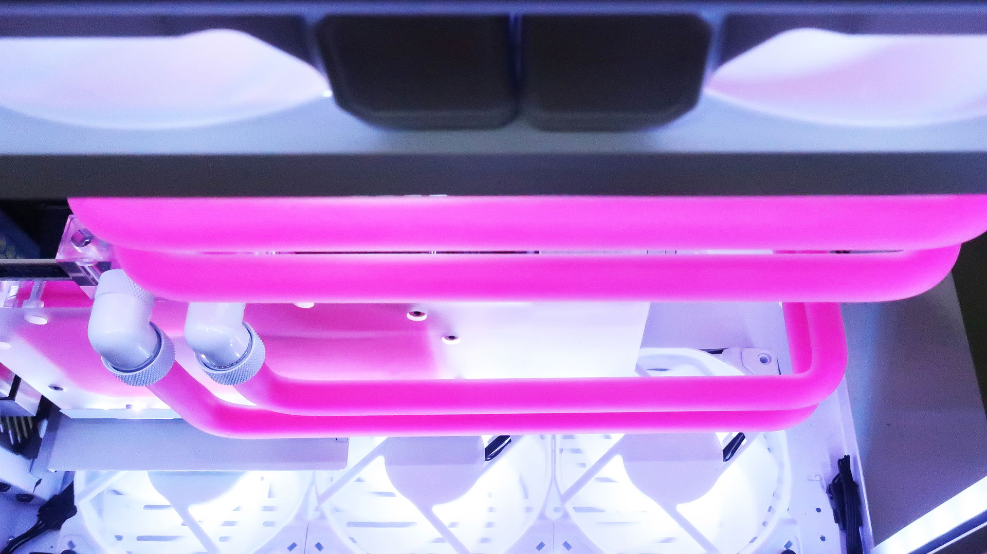 Custom Pc Build #77 "Pink Glaze" A gaming pc on a Lian-Li 011 Dynamic ...