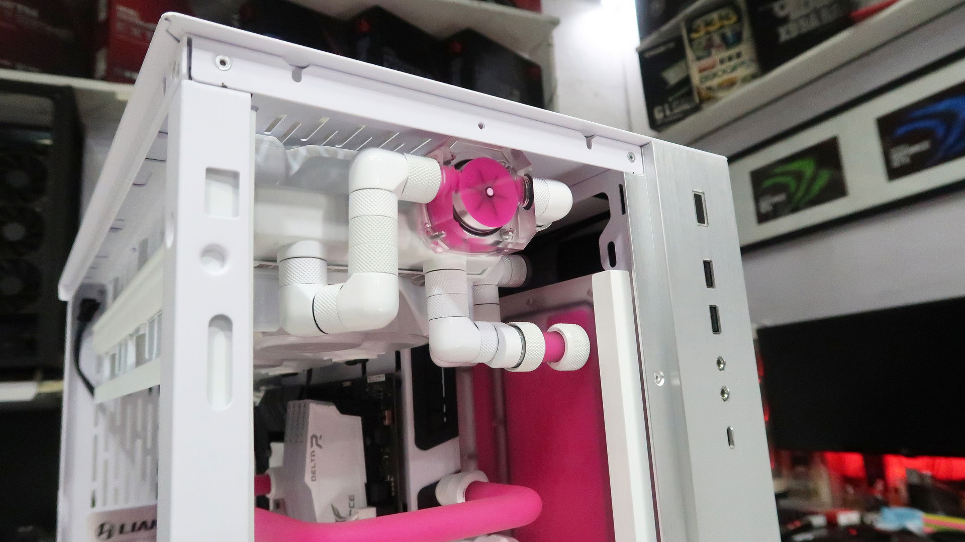 Custom Pc Build #77 "Pink Glaze" A gaming pc on a Lian-Li 011 Dynamic ...
