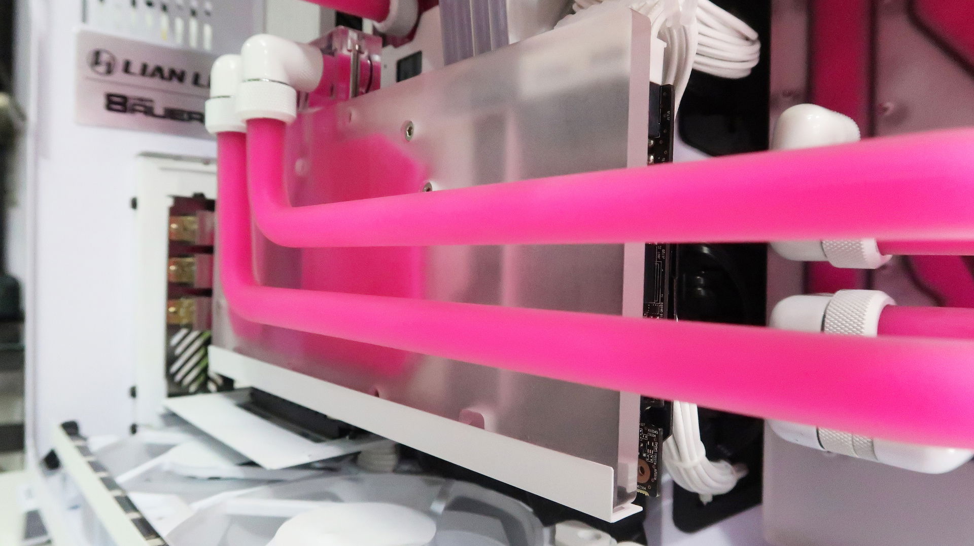 Custom Pc Build #77 "Pink Glaze" A gaming pc on a Lian-Li 011 Dynamic ...
