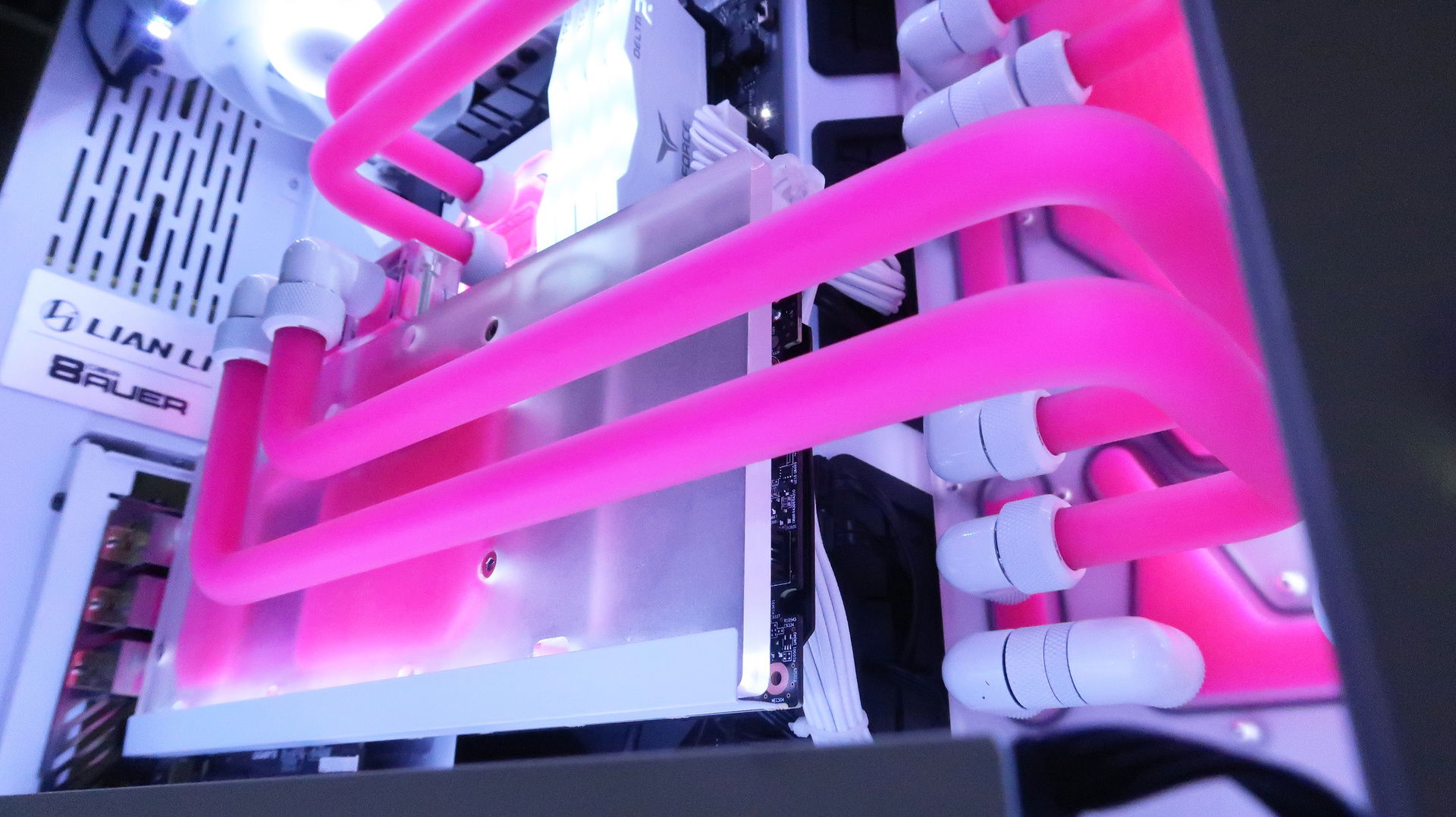 Custom Pc Build #77 "Pink Glaze" A gaming pc on a Lian-Li 011 Dynamic ...