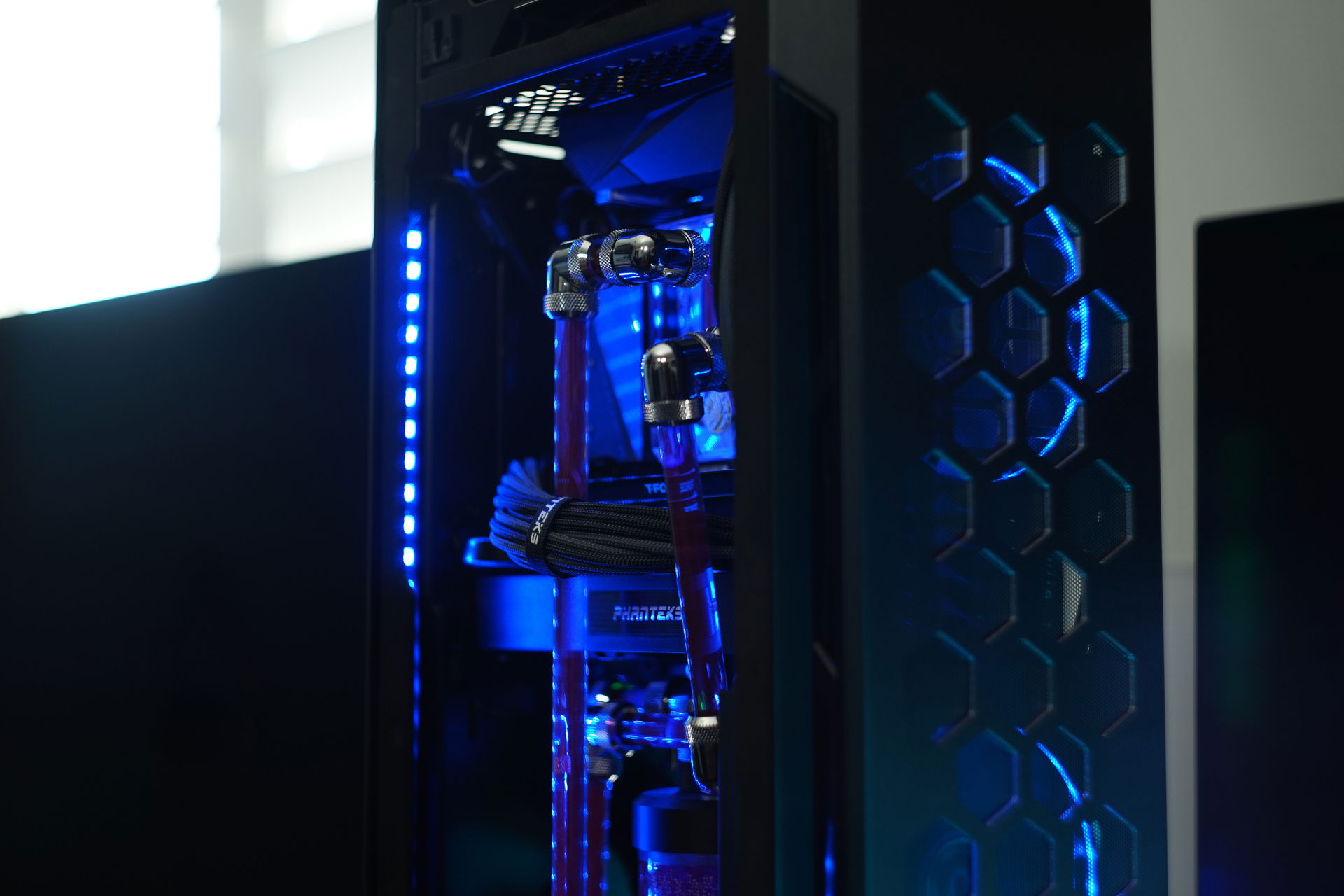 Phanteks Shift X Build Montage » builds.gg