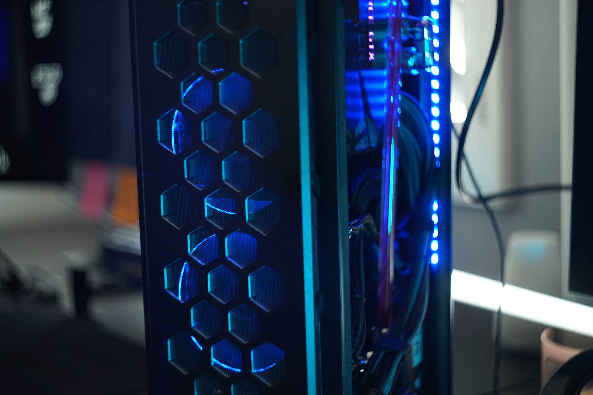 Phanteks Shift X Build Montage » builds.gg