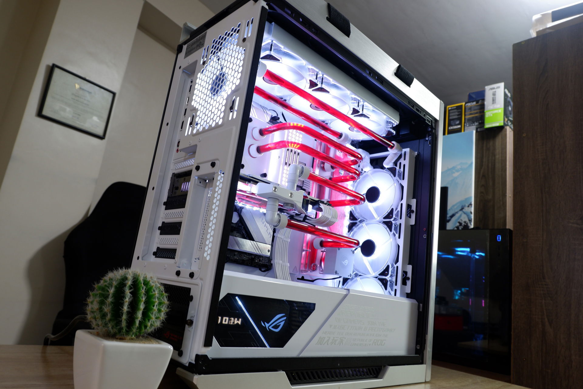 Awesomeness (a white ROG-themed build) » builds.gg