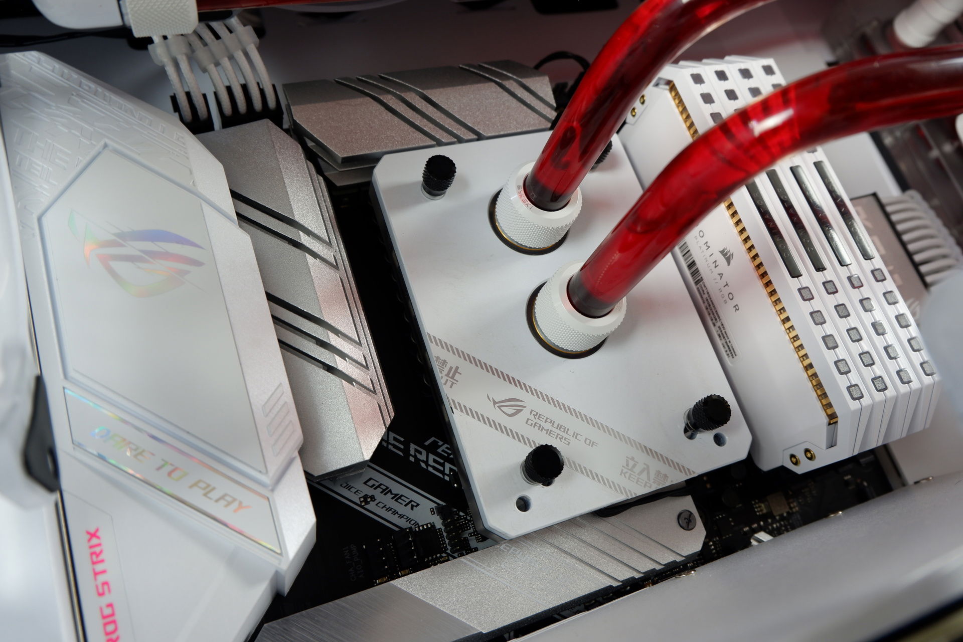 Awesomeness (a white ROG-themed build) » builds.gg