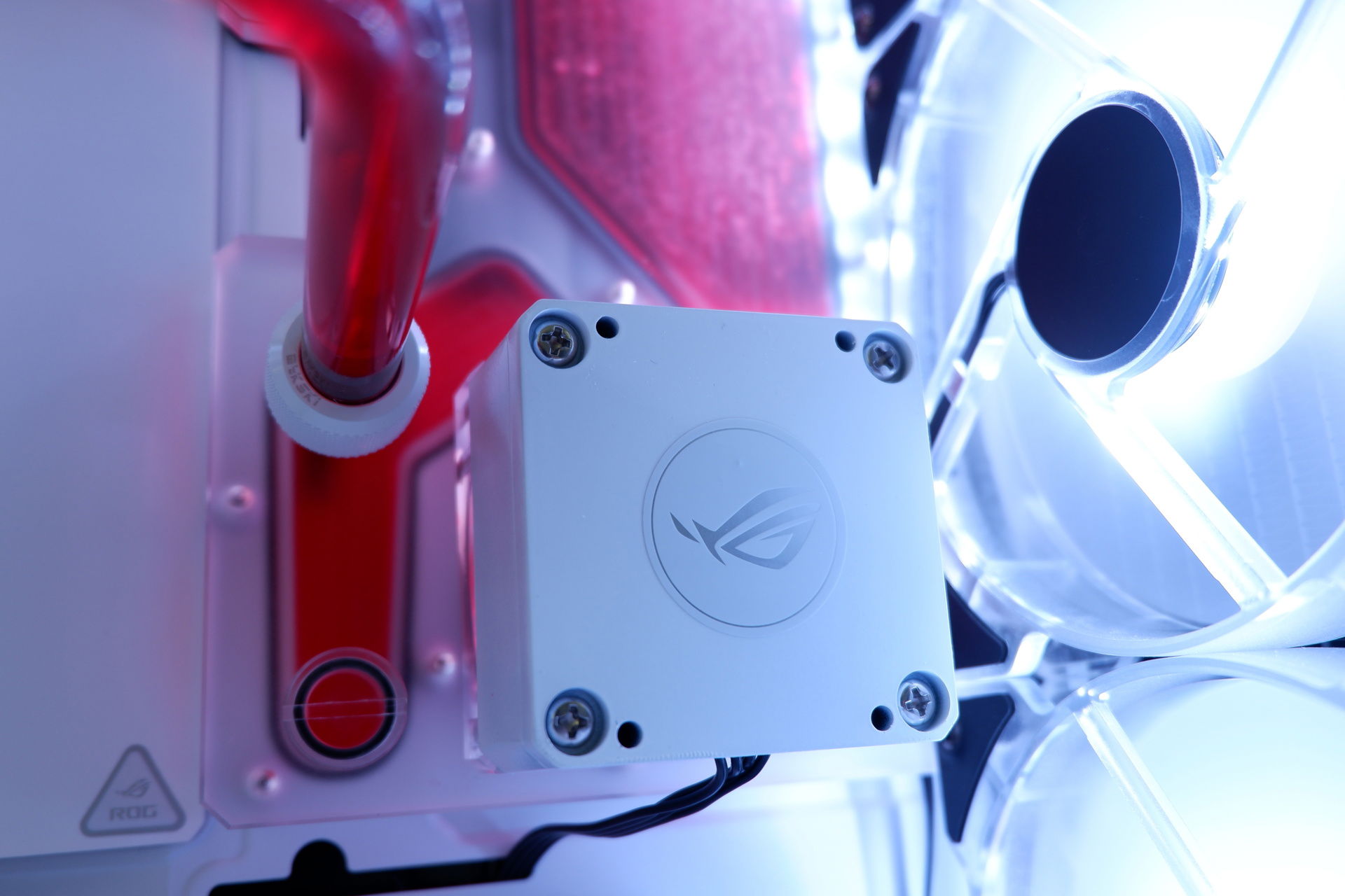 Awesomeness (a white ROG-themed build) » builds.gg