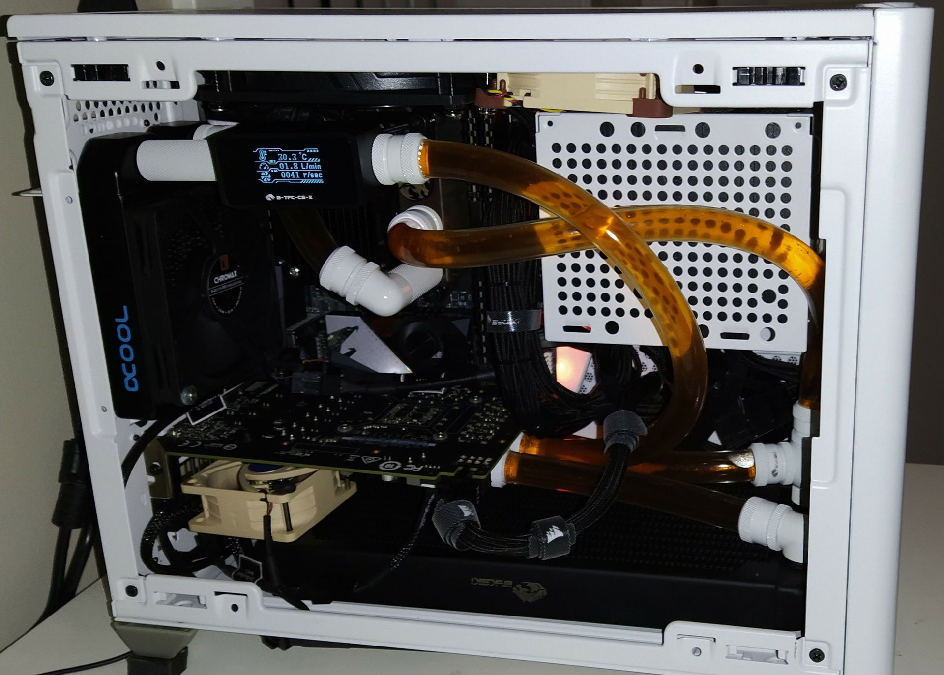 ITX first custom water loop » builds.gg