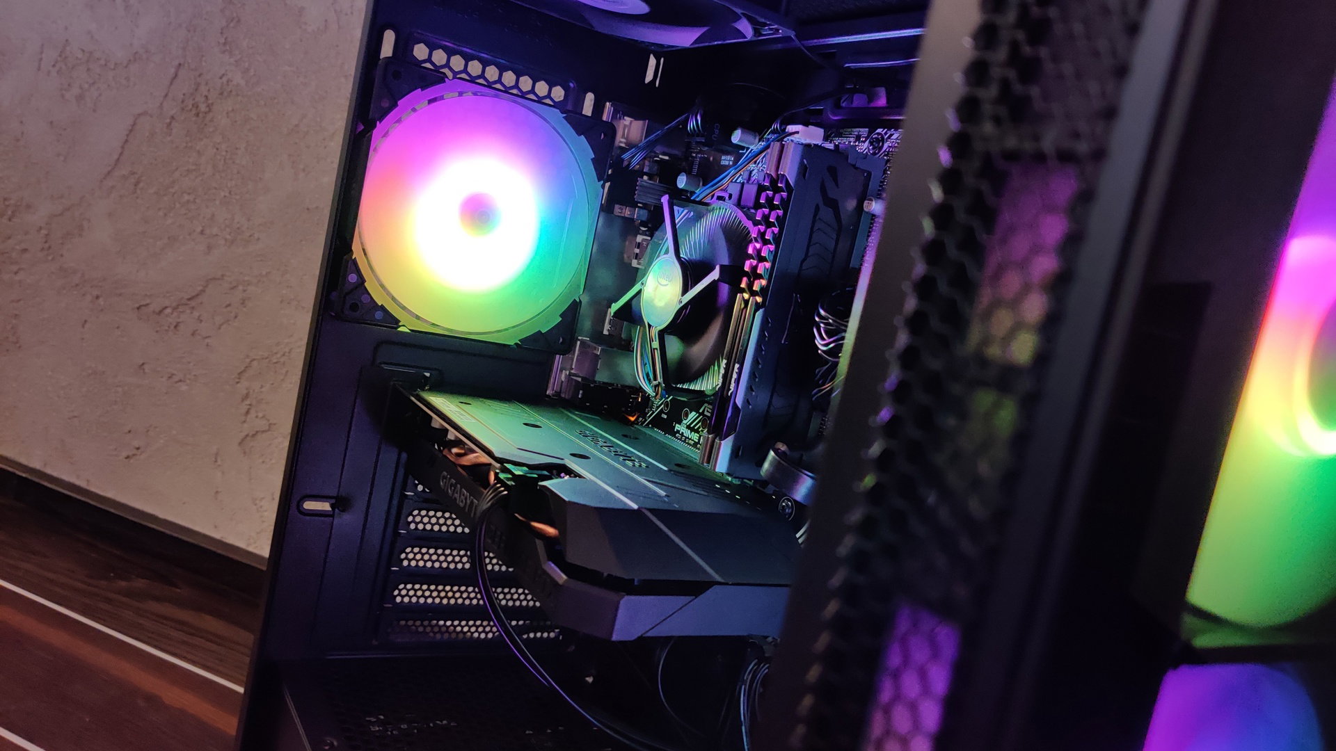 $900 Gaming PC - RTX 2060, i5 » builds.gg