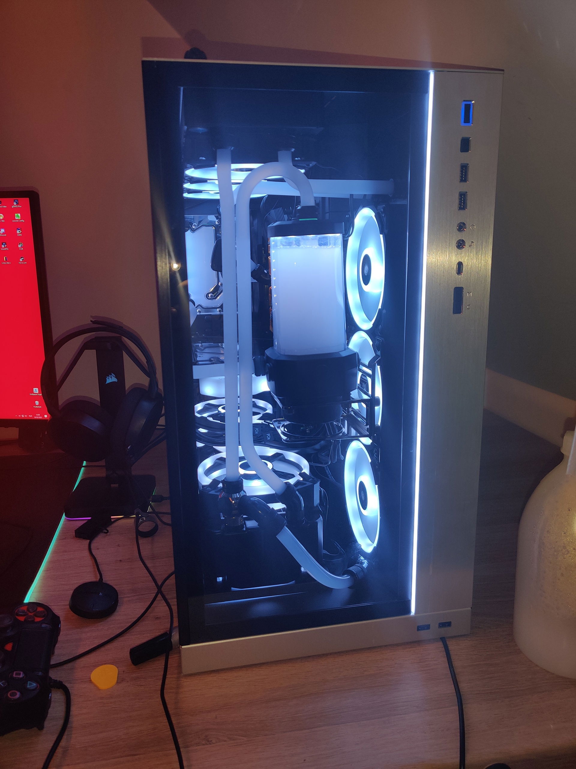 Lian Li O11 D XL » builds.gg