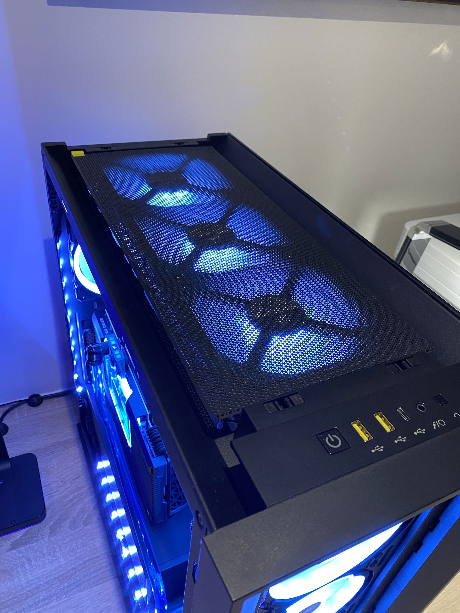 Corsair 5000X - Hydro X » builds.gg