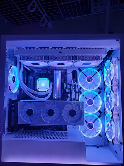 Meshlicious custom loop with horizontal gpu » builds.gg