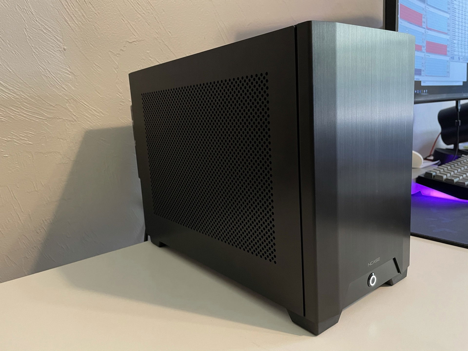 Blackhole - A stealth NCASE M1 custom watercooled build » builds.gg