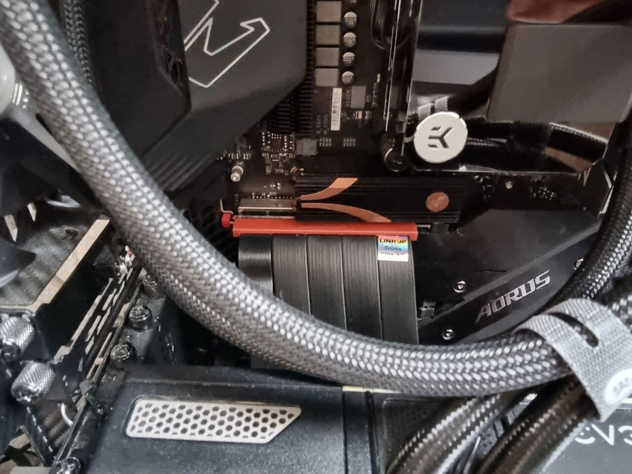 Aorus Xtreme meets the King /the Xtreme Simulator Machine » builds.gg