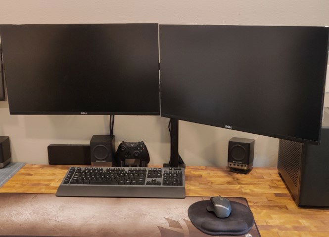 Plain generic sff nr200 with an AIO » builds.gg