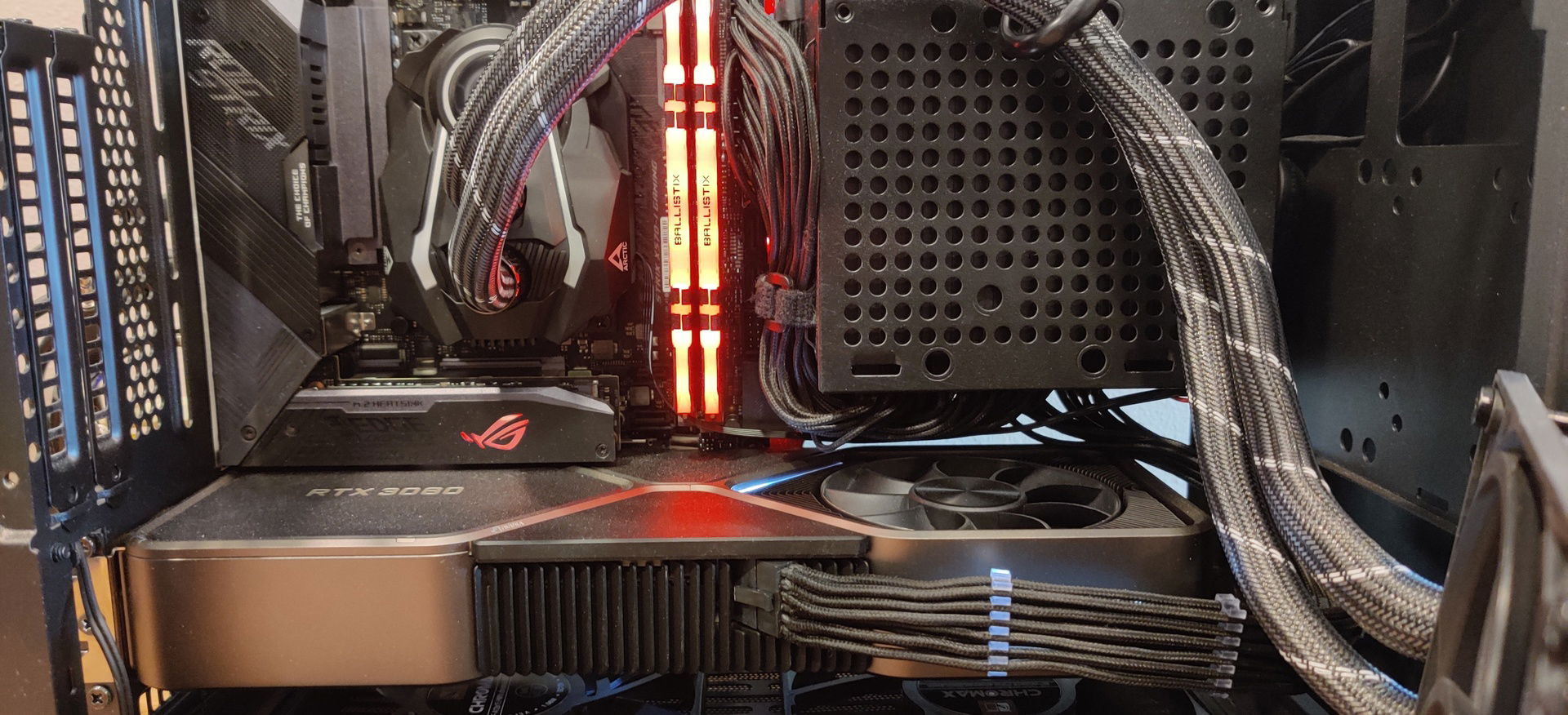 Plain generic sff nr200 with an AIO » builds.gg