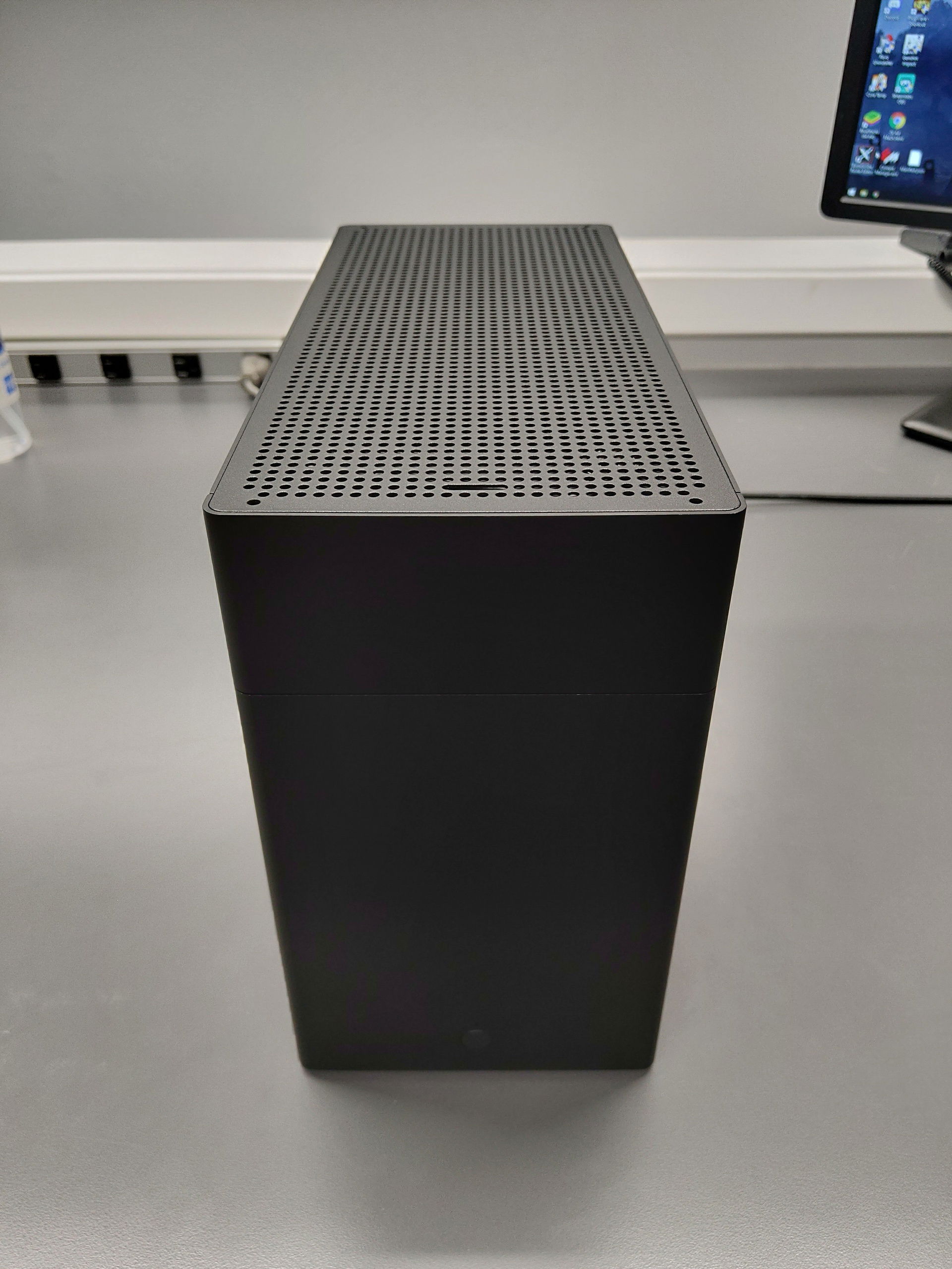 Sleeper ITX: Minimalistic/Professional » builds.gg