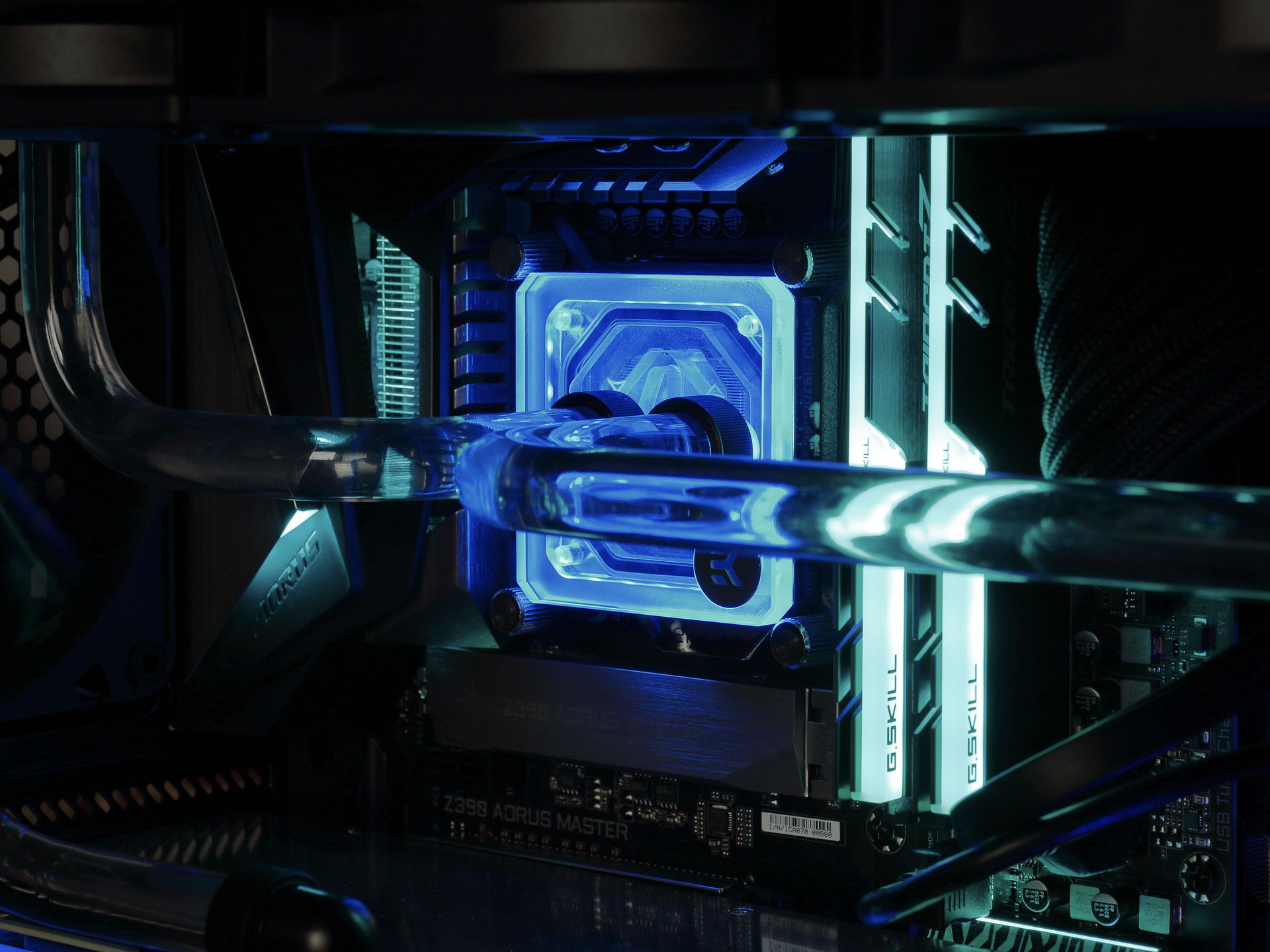 Fractal Meshify S2 - First Hardline Watercooling » builds.gg