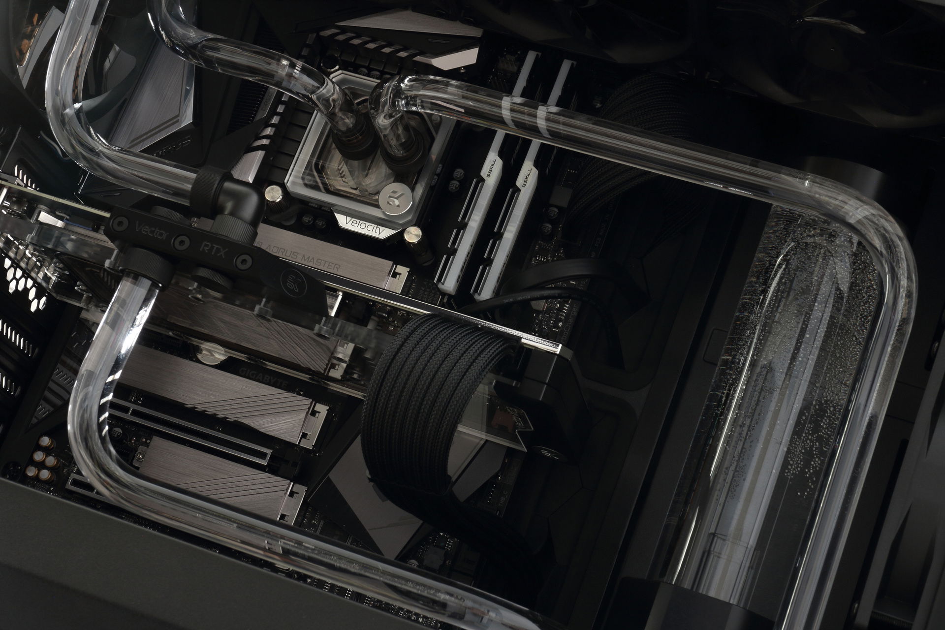 Fractal Meshify S2 - First Hardline Watercooling » builds.gg