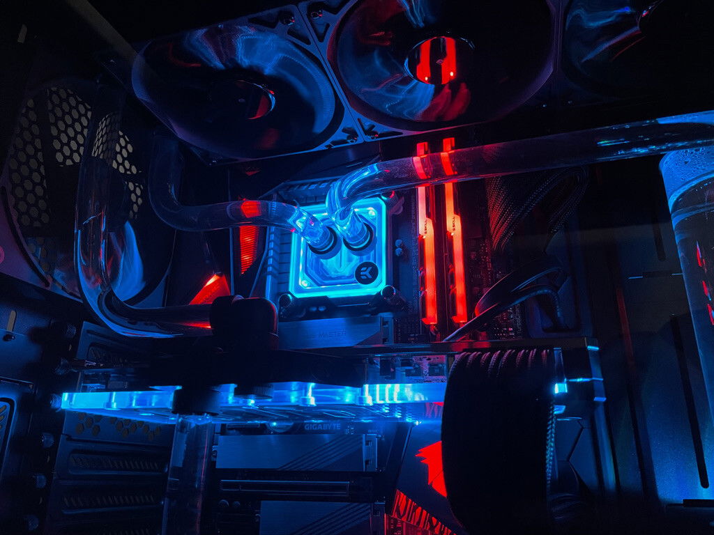 Fractal Meshify S2 - First Hardline Watercooling » builds.gg