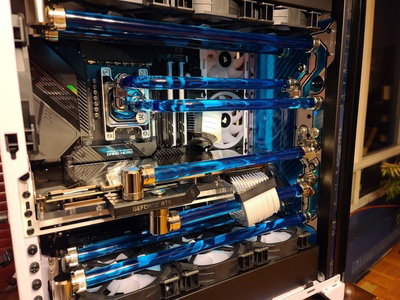 A Full Gigabyte AORUS Build for my friend. » builds.gg