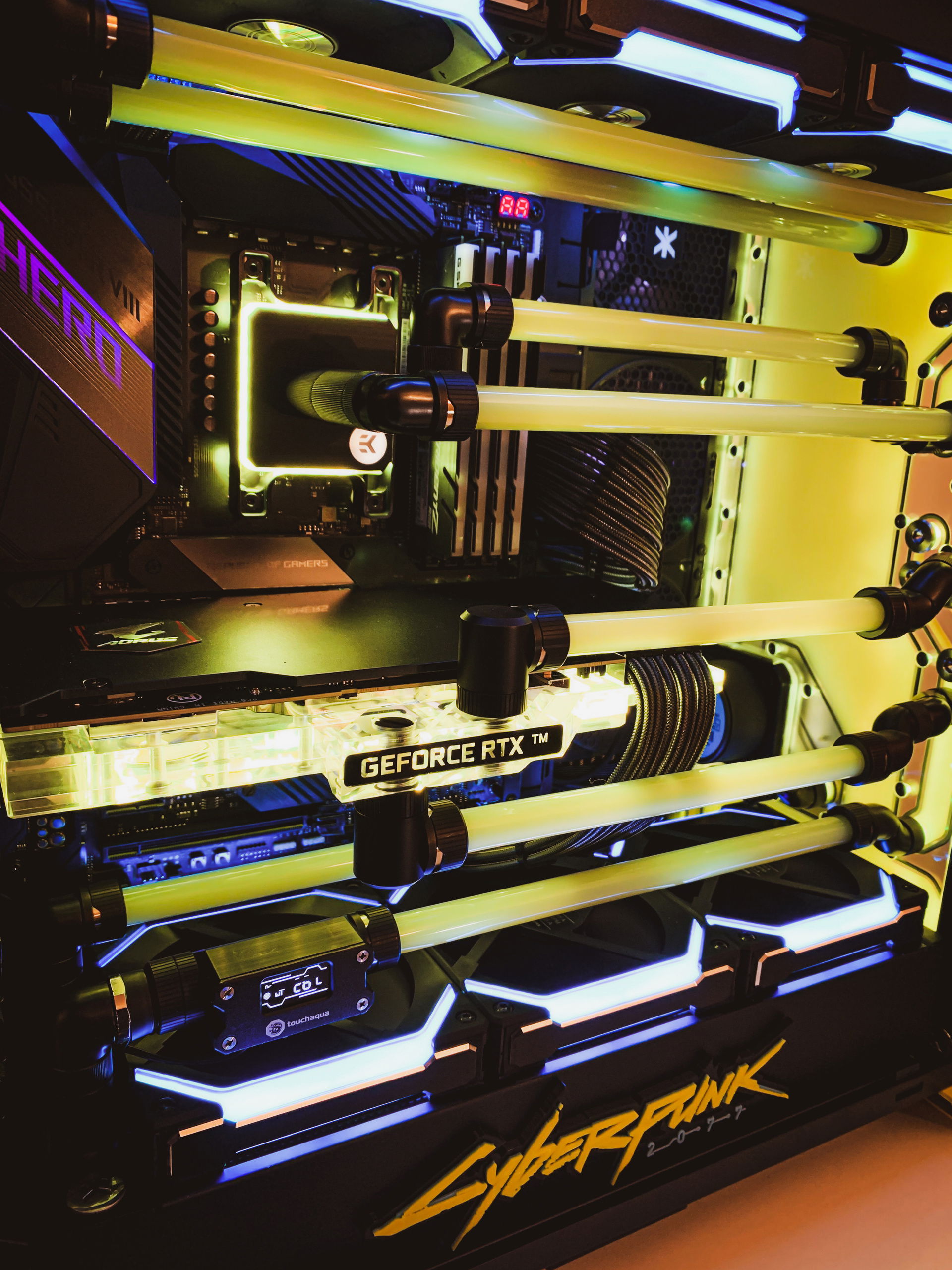 Lian Li Dynamic XL (Cyberpunk Theme Build) » builds.gg