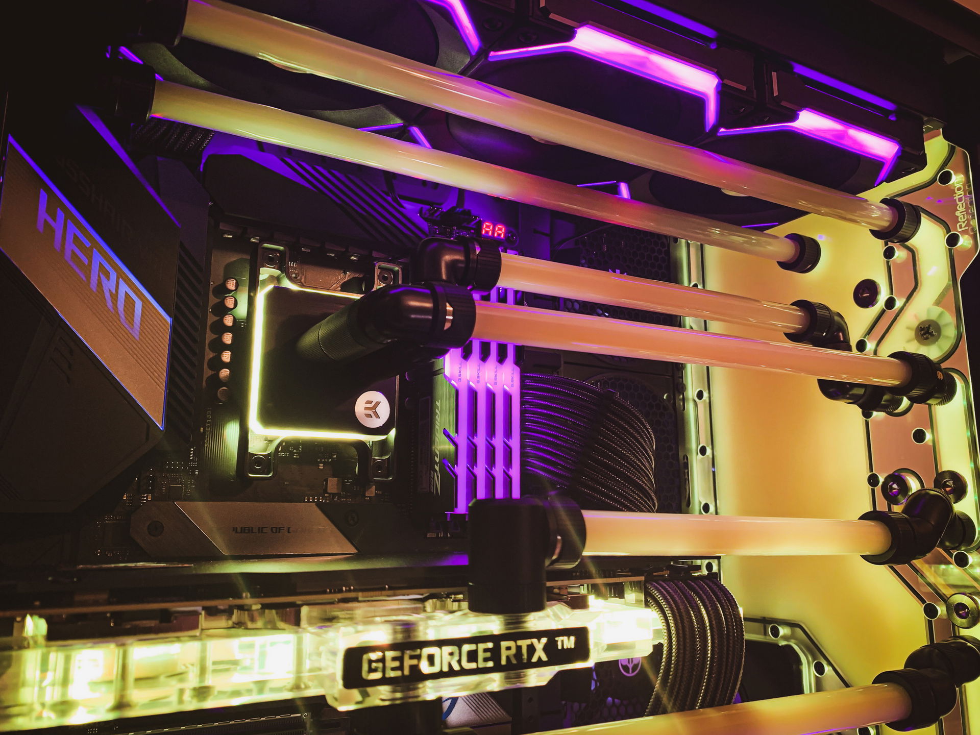 Lian Li Dynamic XL (Cyberpunk Theme Build) » builds.gg