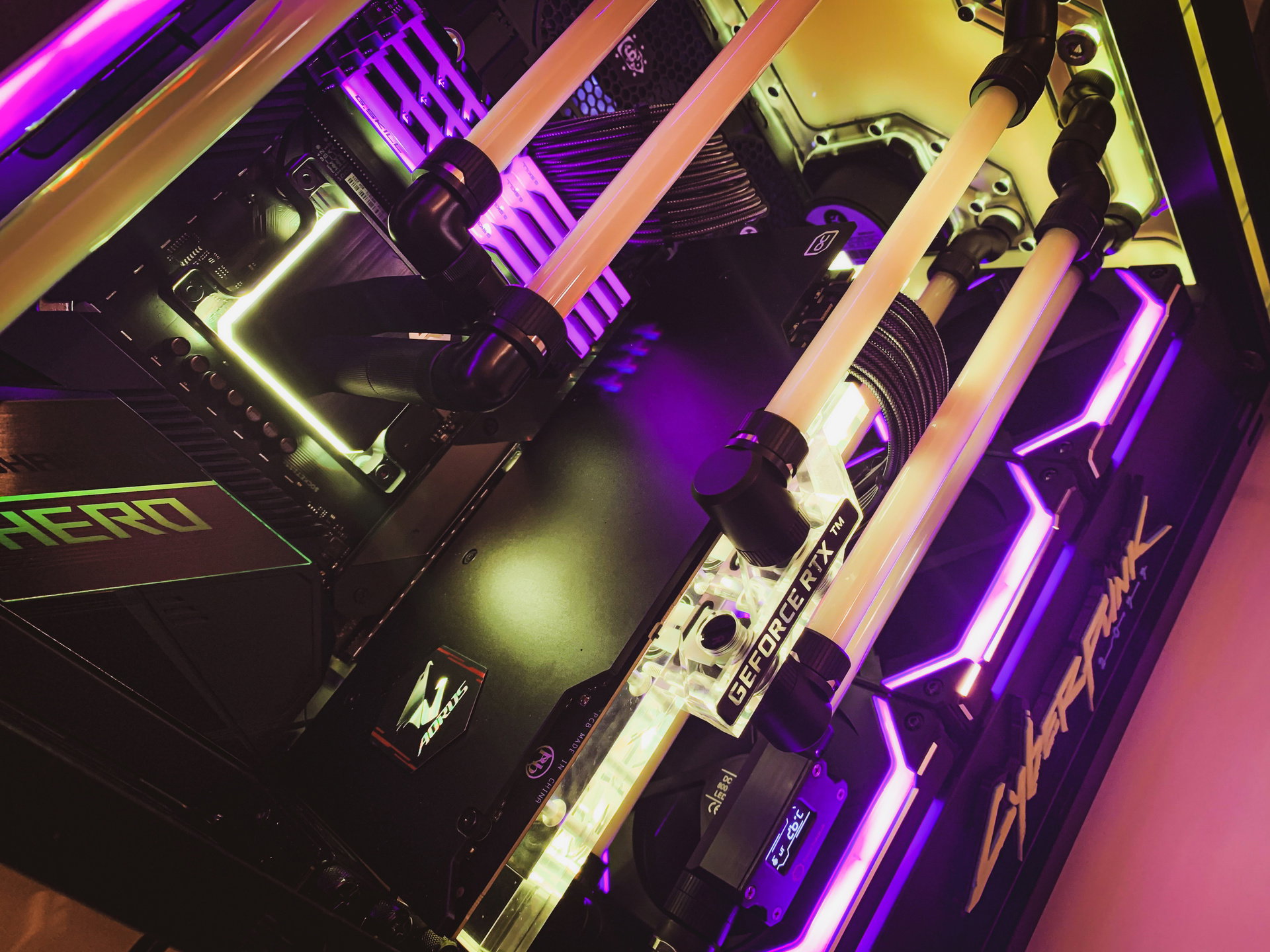 Lian Li Dynamic XL (Cyberpunk Theme Build) » builds.gg