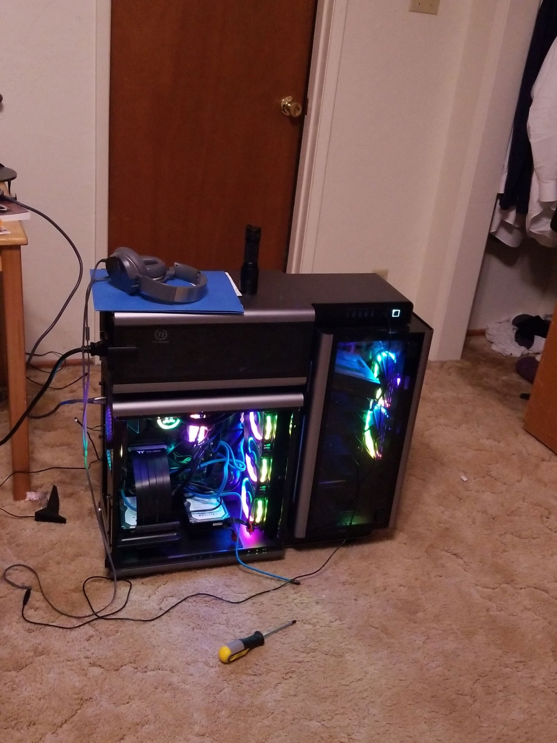 Thermaltake Level 20 Tempered Glass E-ATX Aluminum Vertical GPU Chamber ...