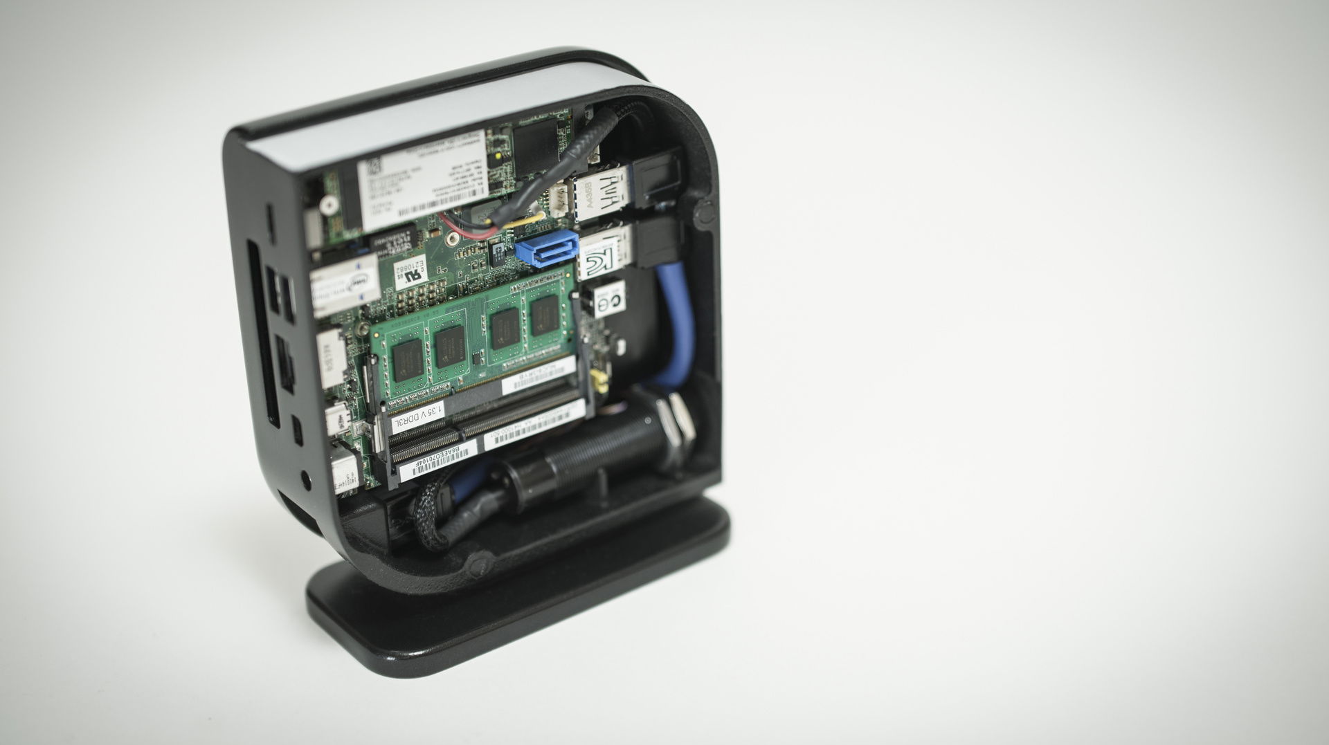 Moderne - 3D Printed Intel NUC » builds.gg