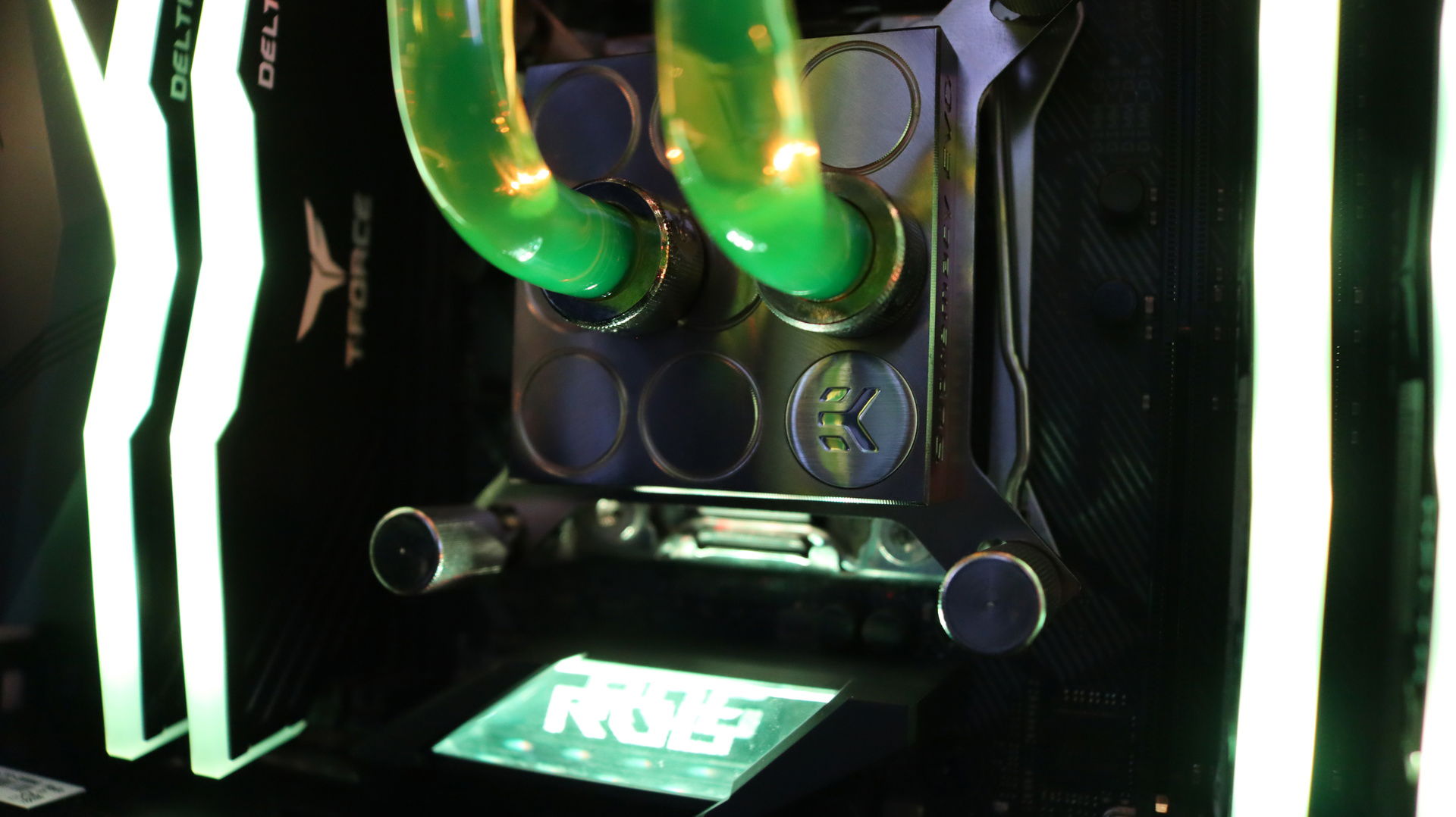 Cooler Master Cosmos C700M » builds.gg