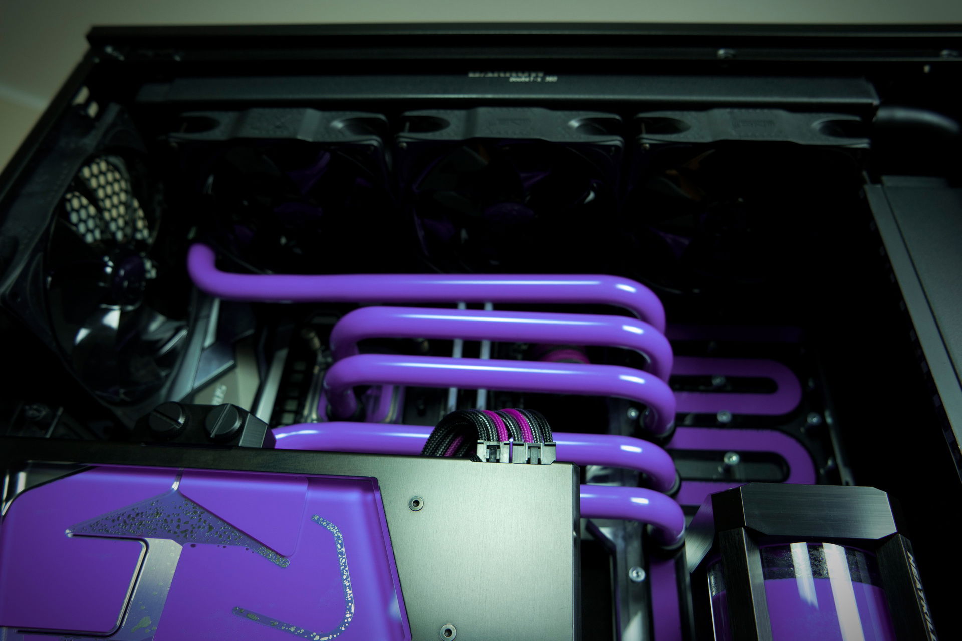 PURPLE PILL "FRACTAL DESIGN DEFINE R6" » builds.gg